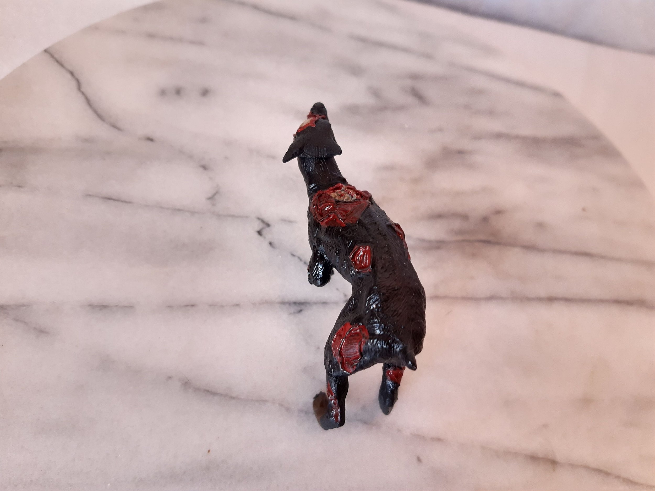 Cachorro doberman zombie de vinil , mandíbula articulada do Resident ...