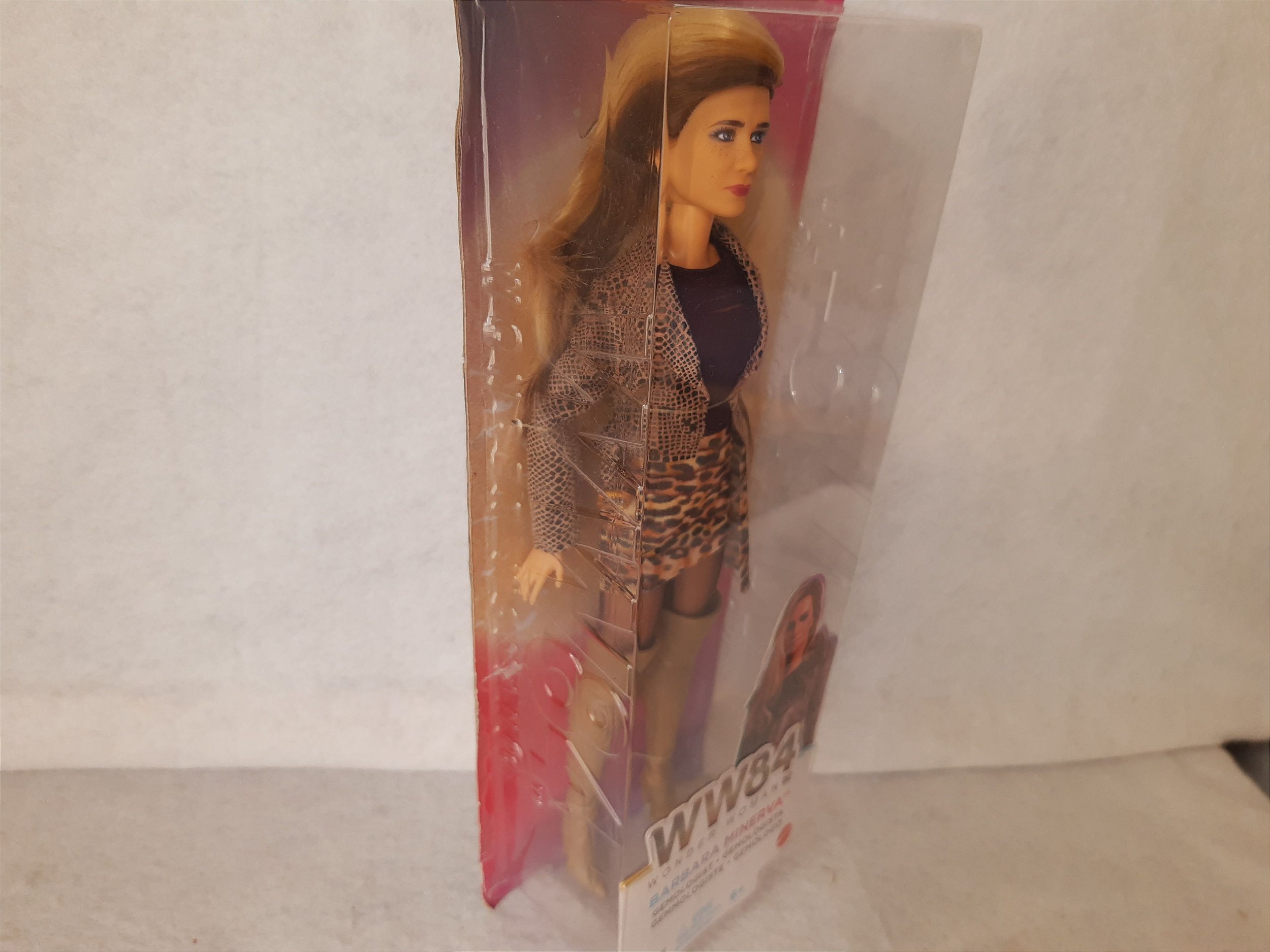 Boneca Barbara Minerva vila da Mulher Maravilha 84, 30cm de altura ...
