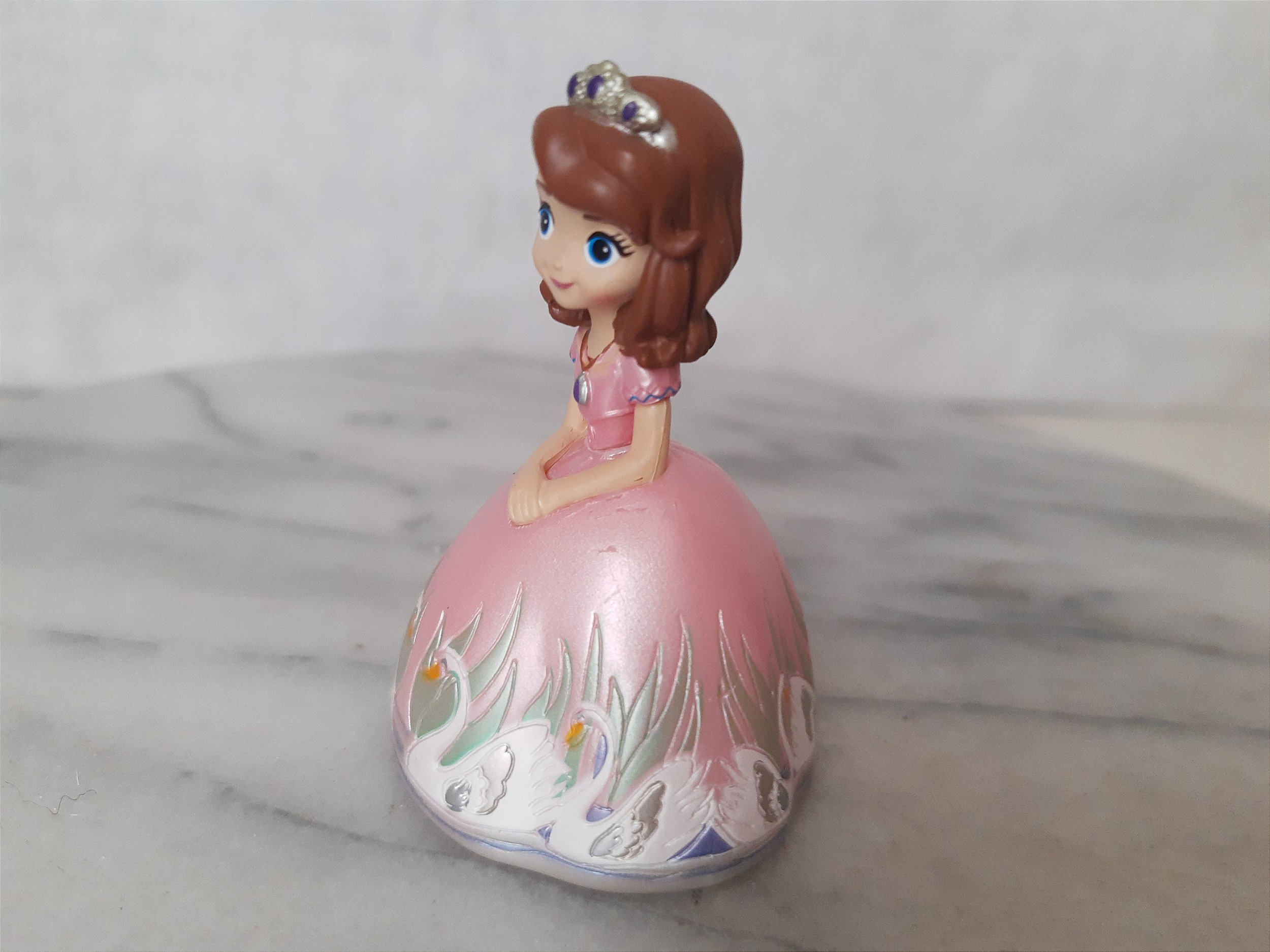 Miniatura Disney princesa Sofia, a primeira,de vestido com cisnes, 10 cm, usada - Taffy Shop ...