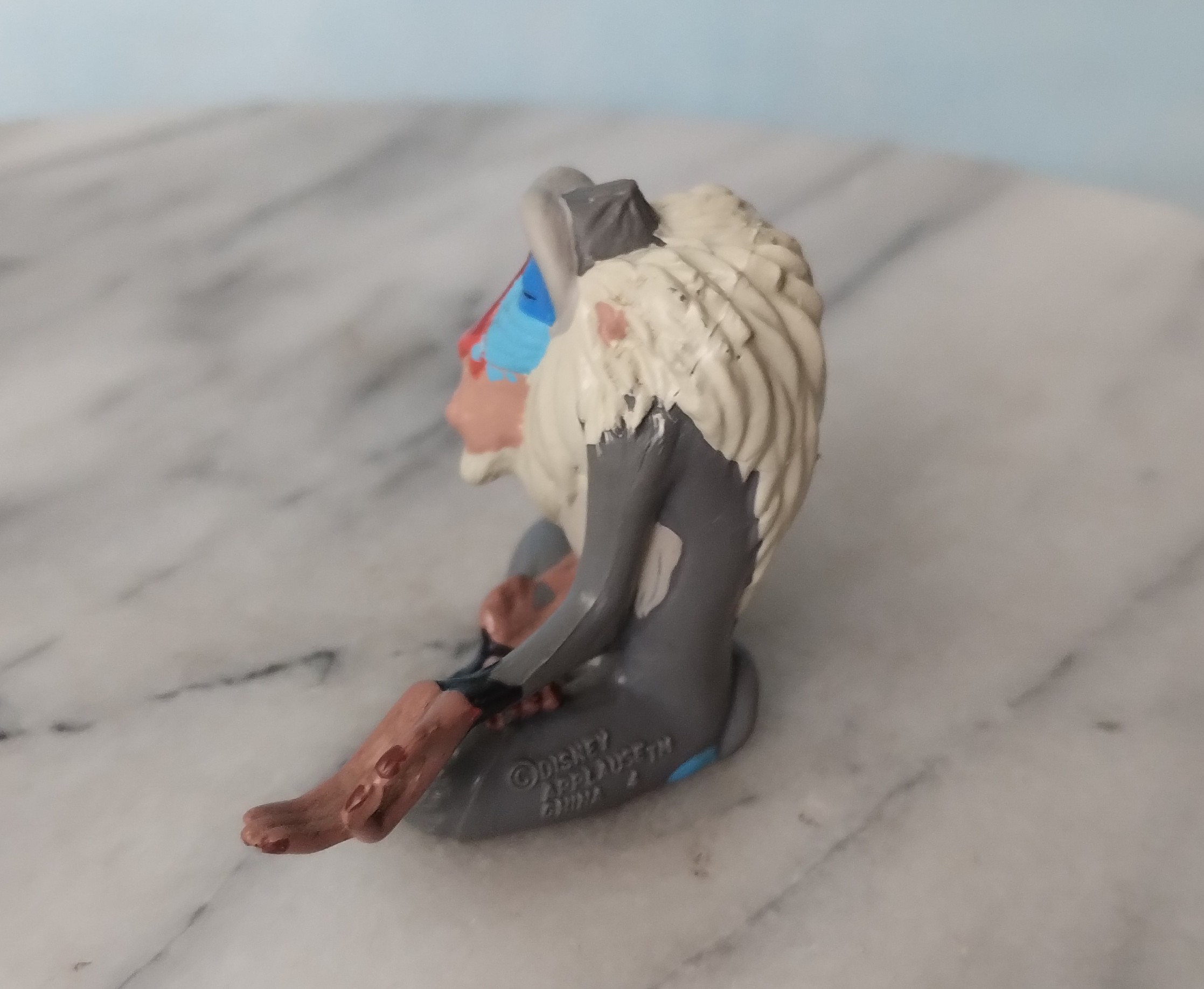 Miniatura Disney Applause,macaco sábio Rafik do Rei Leão, 5 cm, usada ...