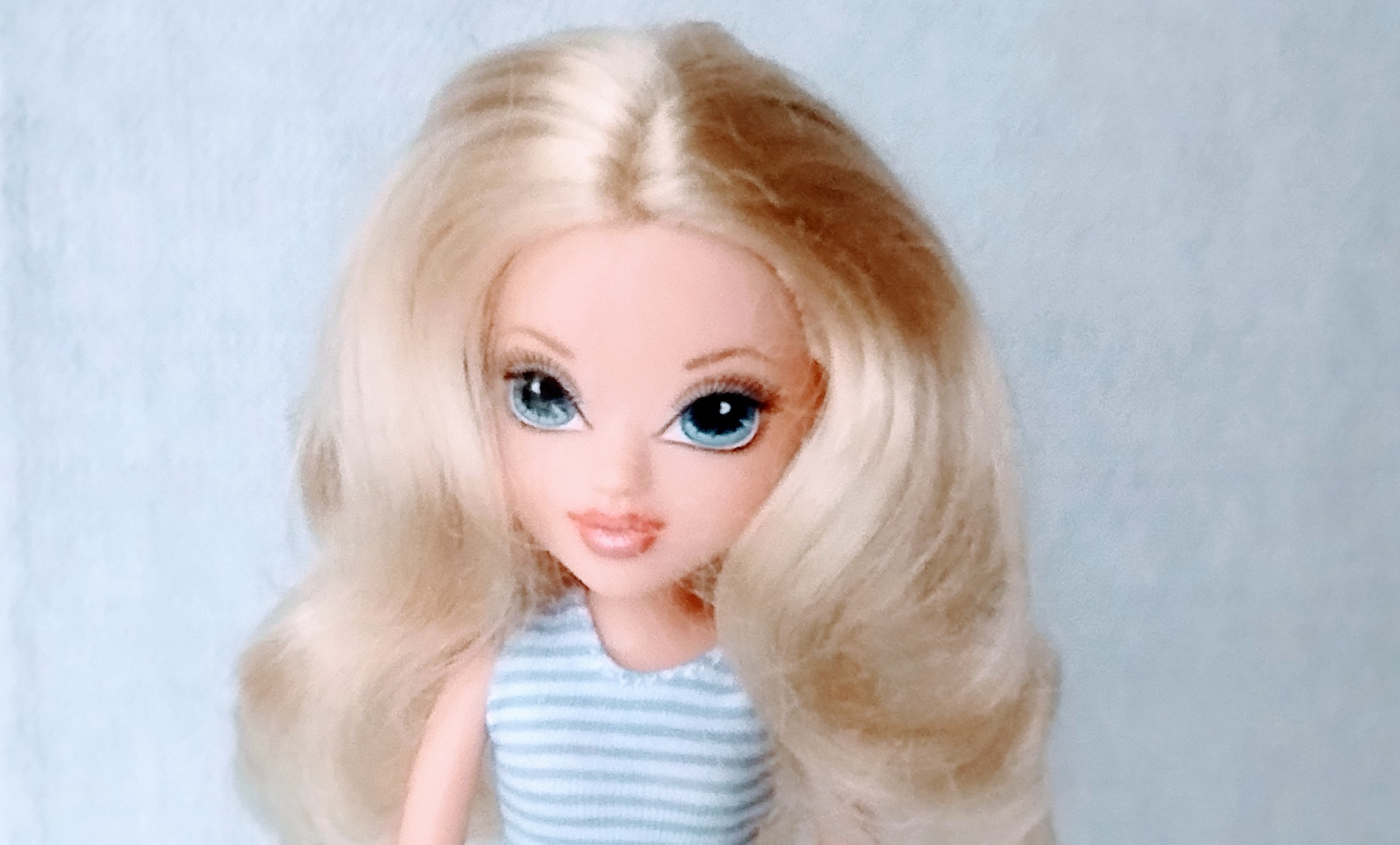 Boneca Moxie Girlz loura 27 cm usada - Taffy Shop - Brechó de brinquedos
