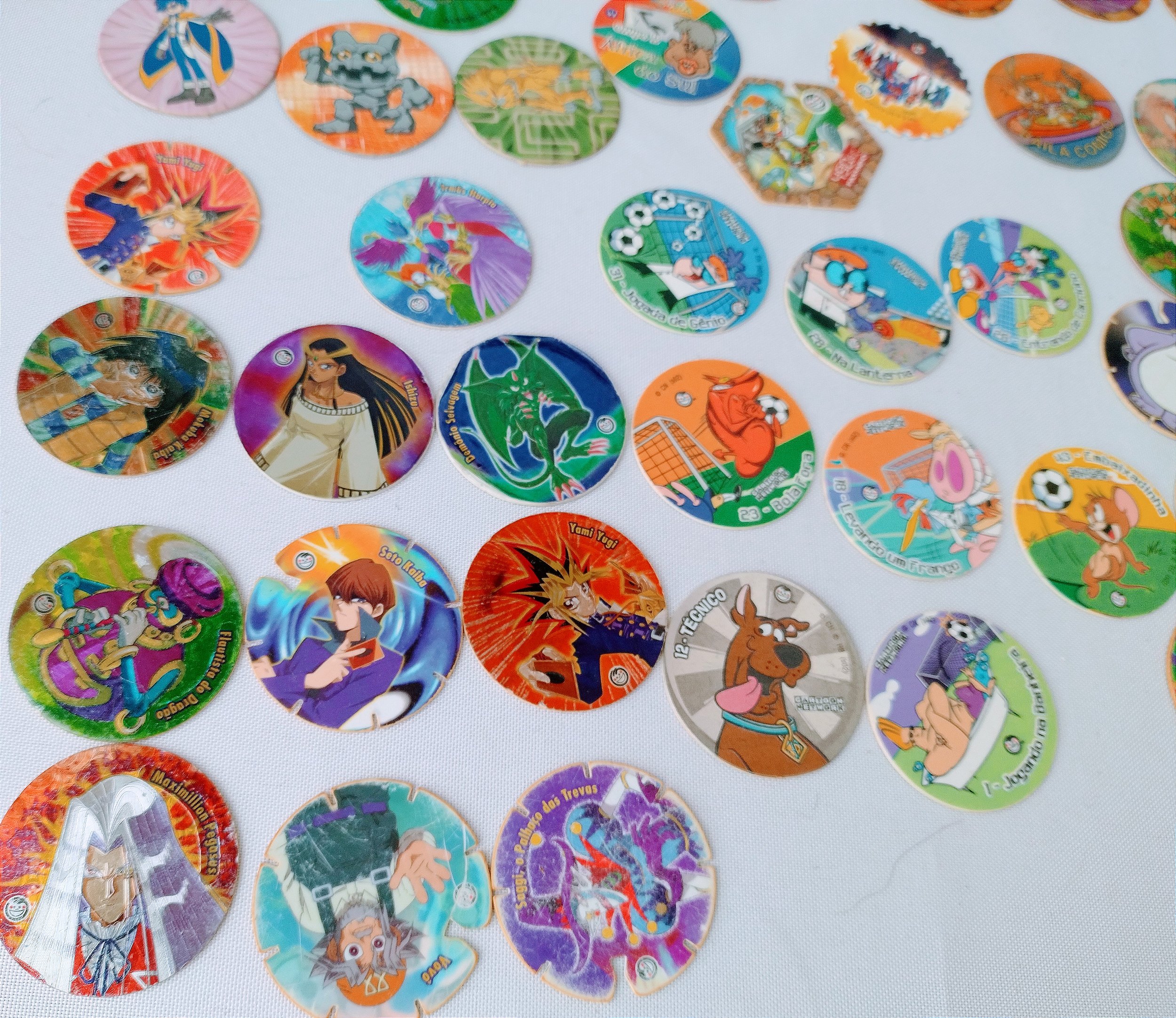 Porta tazo Tiny Toon Elma chips com 64 tazos variados - Taffy Shop ...