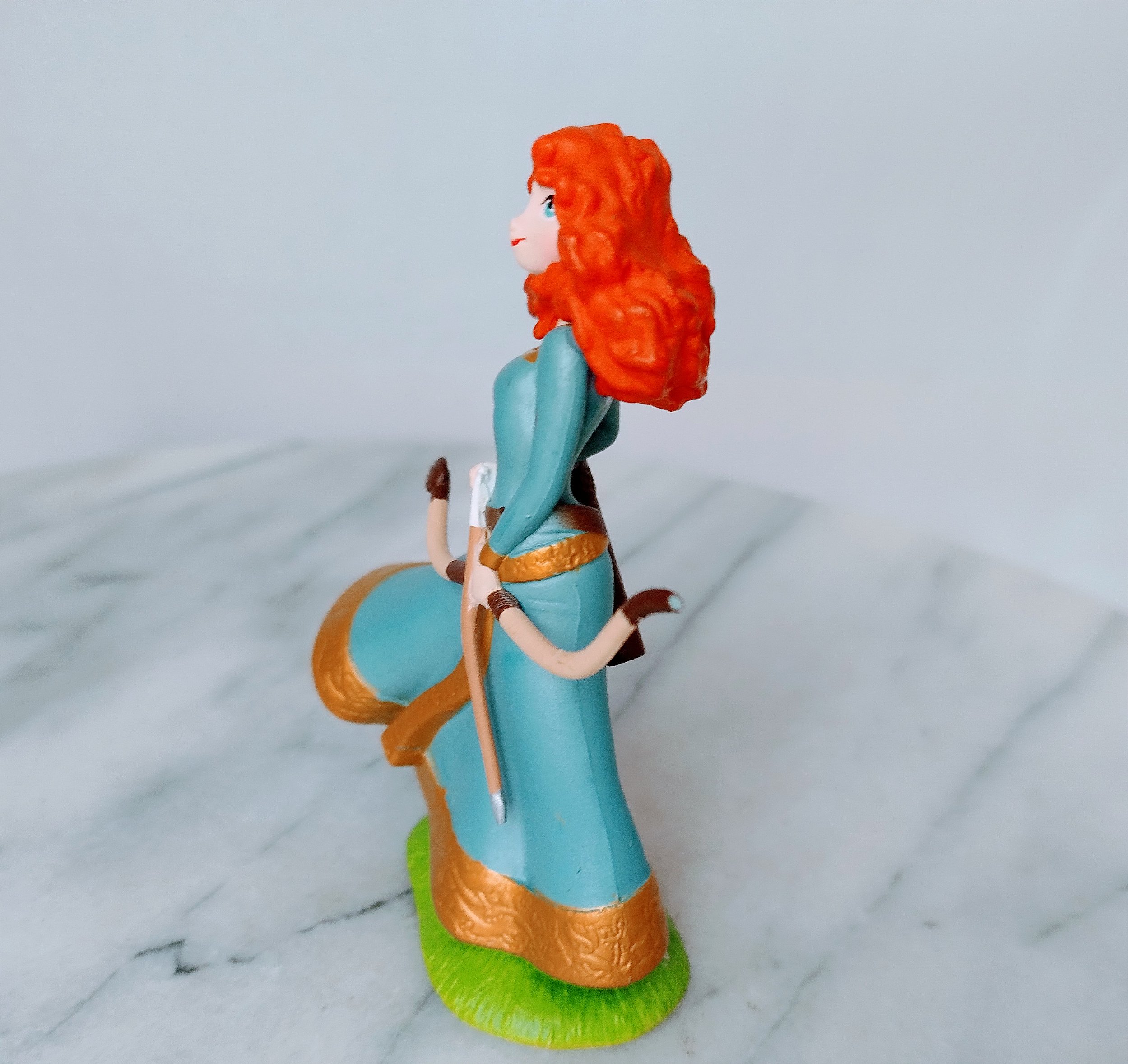 Miniatura Disney princesa Mérida com arco e flecha do Valente, 9 cm ...