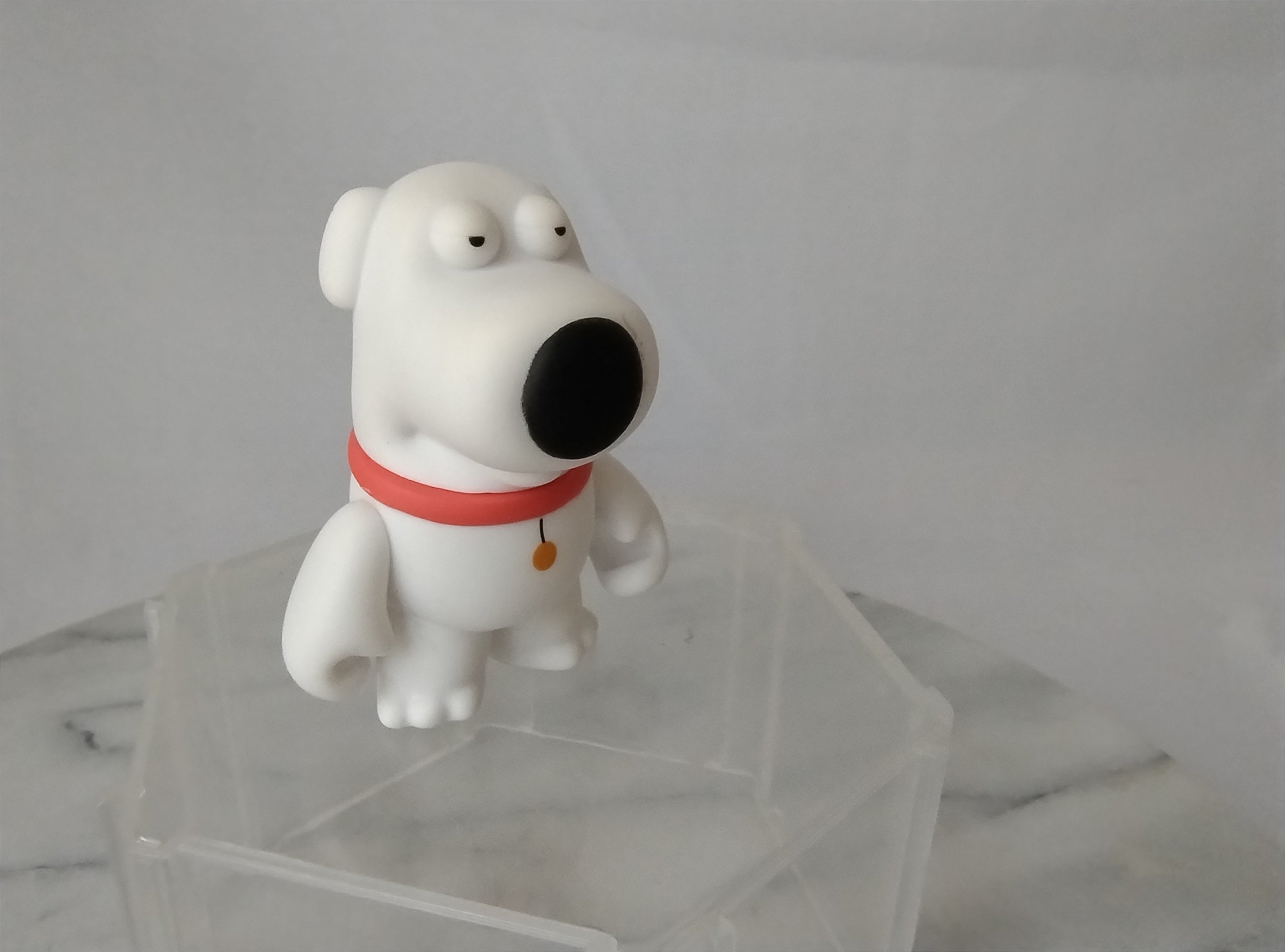 Boneco miniatura Kidrobot Family Guy Brian Griffin - Taffy Shop ...