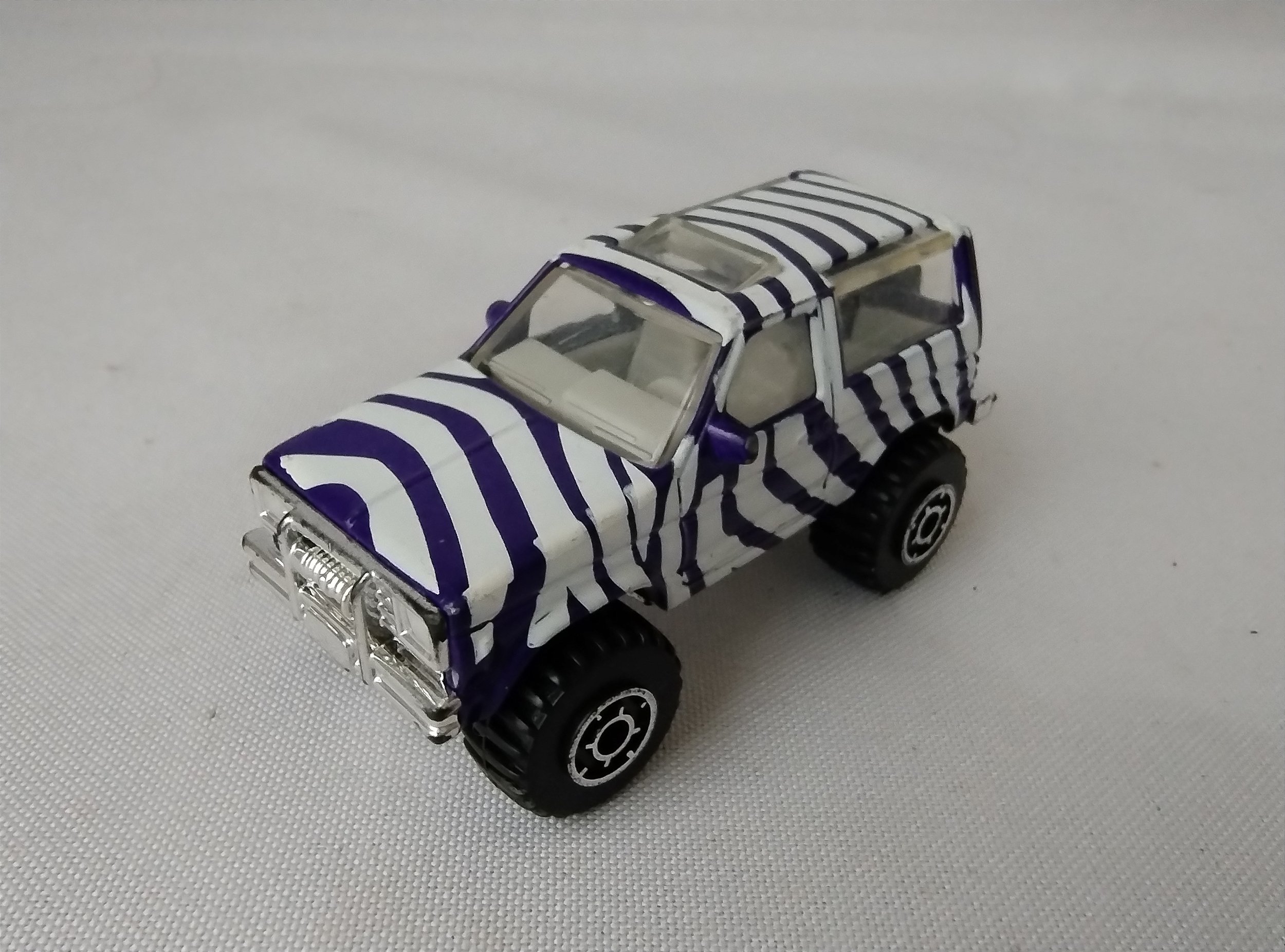 Miniatura de metal Matchbox 1987 Ford Bronco zebra usado - Taffy Shop ...