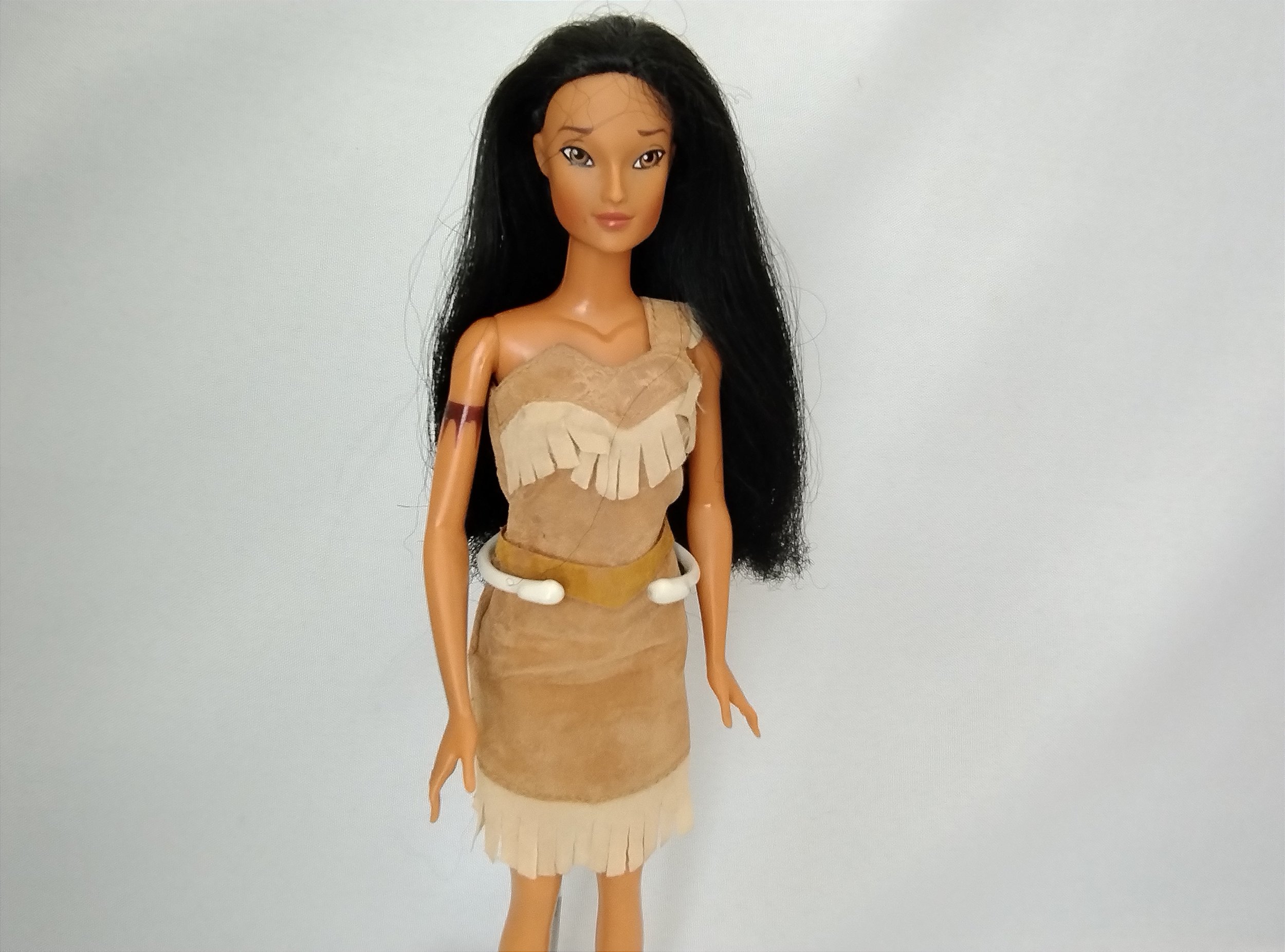 Boneca Pocahontas Disney store 2005 usada, 30 cm - Taffy Shop - Brechó ...