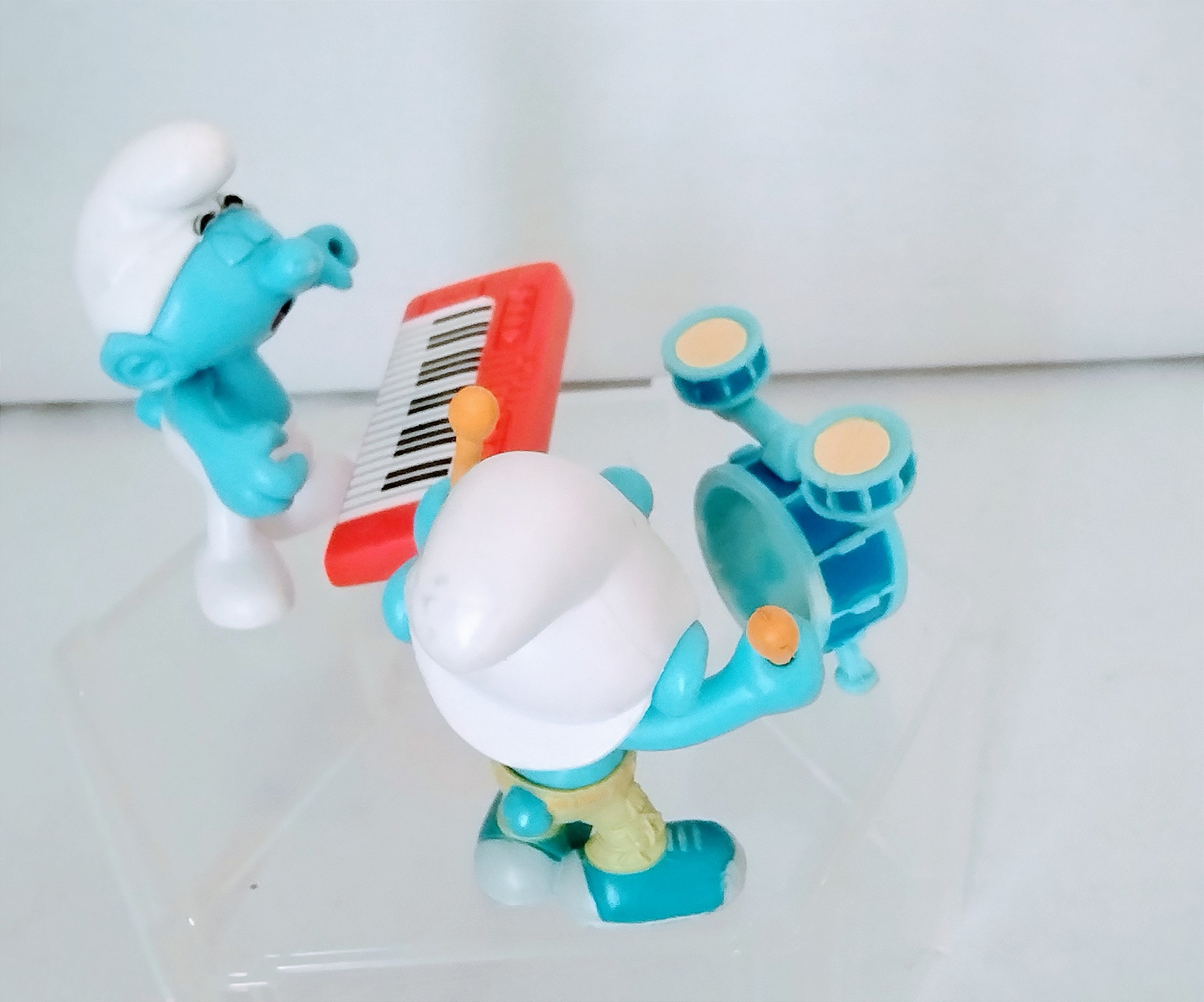 Smurfs de vinil articulados pianista e baterista, Peyo 2008, usados, 6 ...
