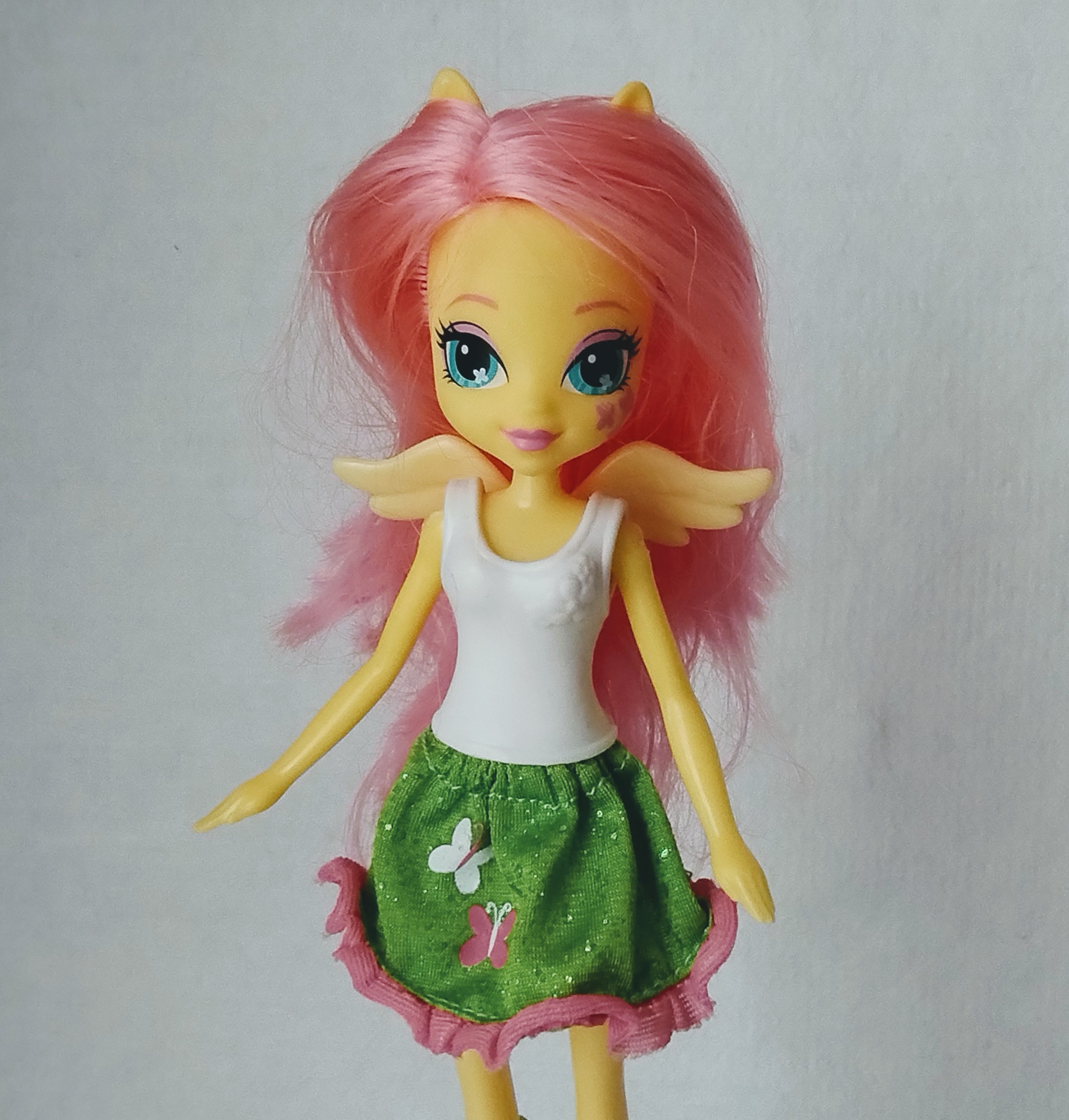 Boneca my little pony equestria girls Fluttershy usada 23 cm - Taffy Shop - Brechó de brinquedos