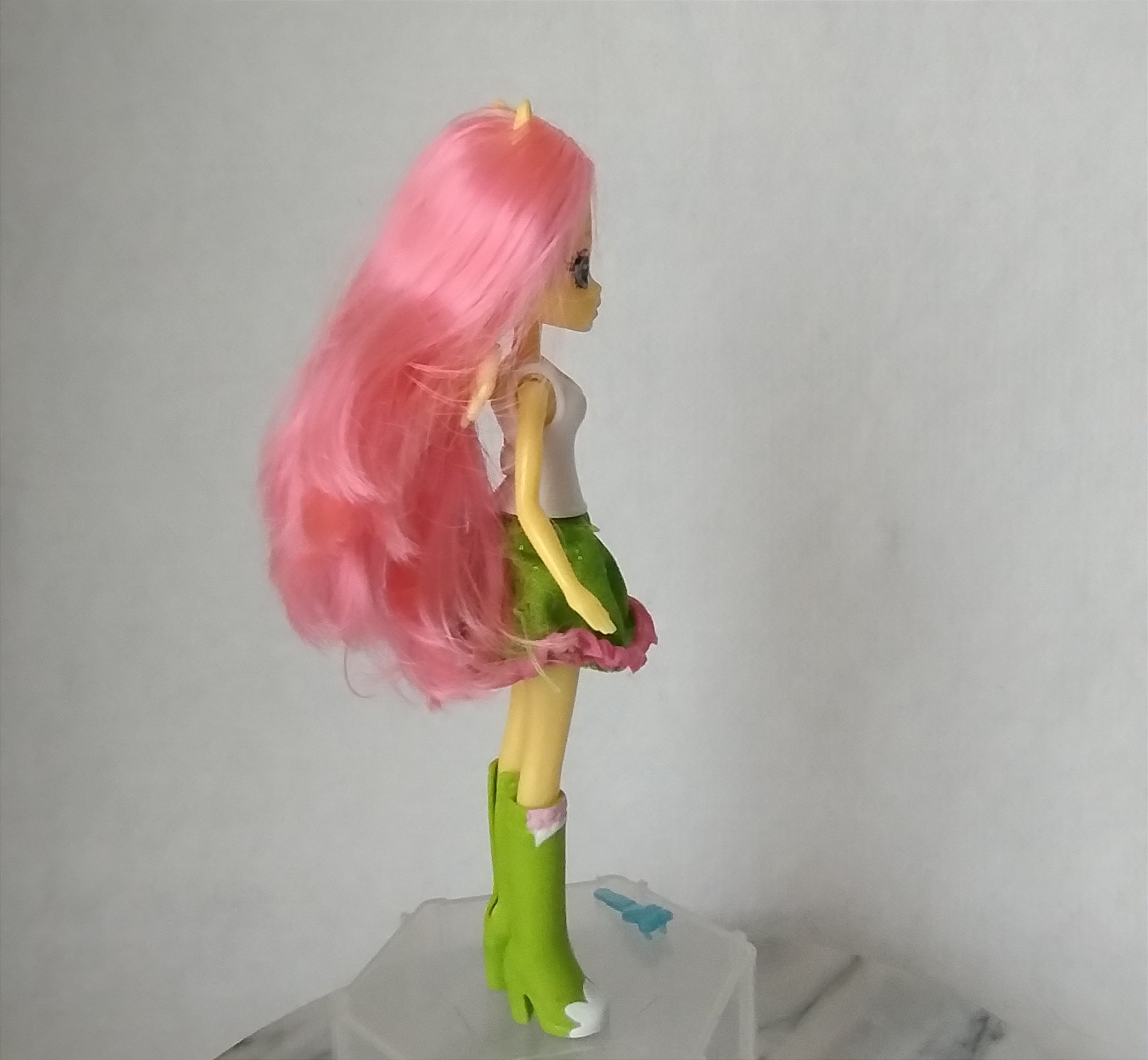 Boneca my little pony equestria girls Fluttershy usada 23 cm - Taffy Shop - Brechó de brinquedos