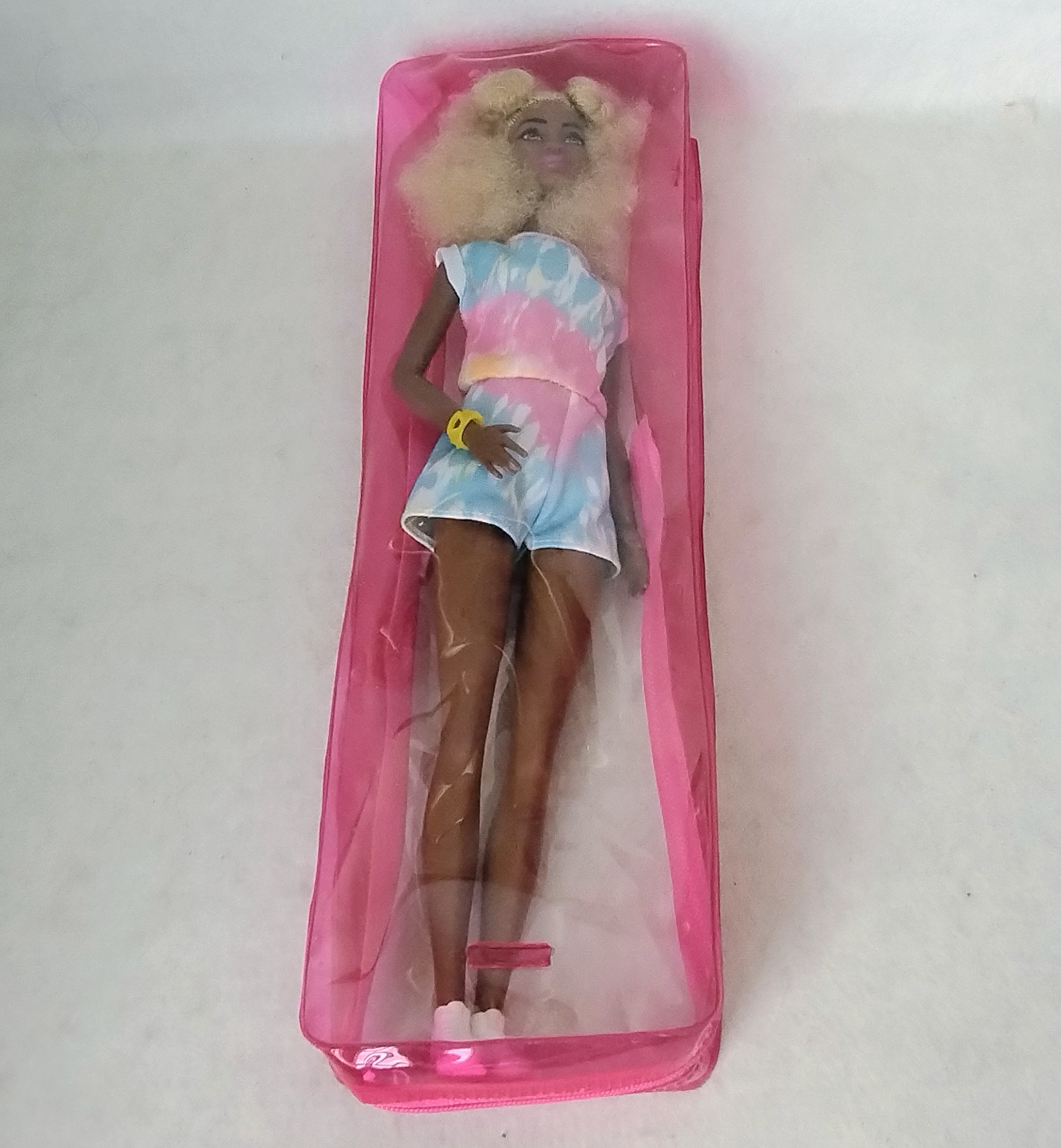 Barbie fashionistas #180 loira afro, Mattel 2022 - Taffy Shop - Brechó ...