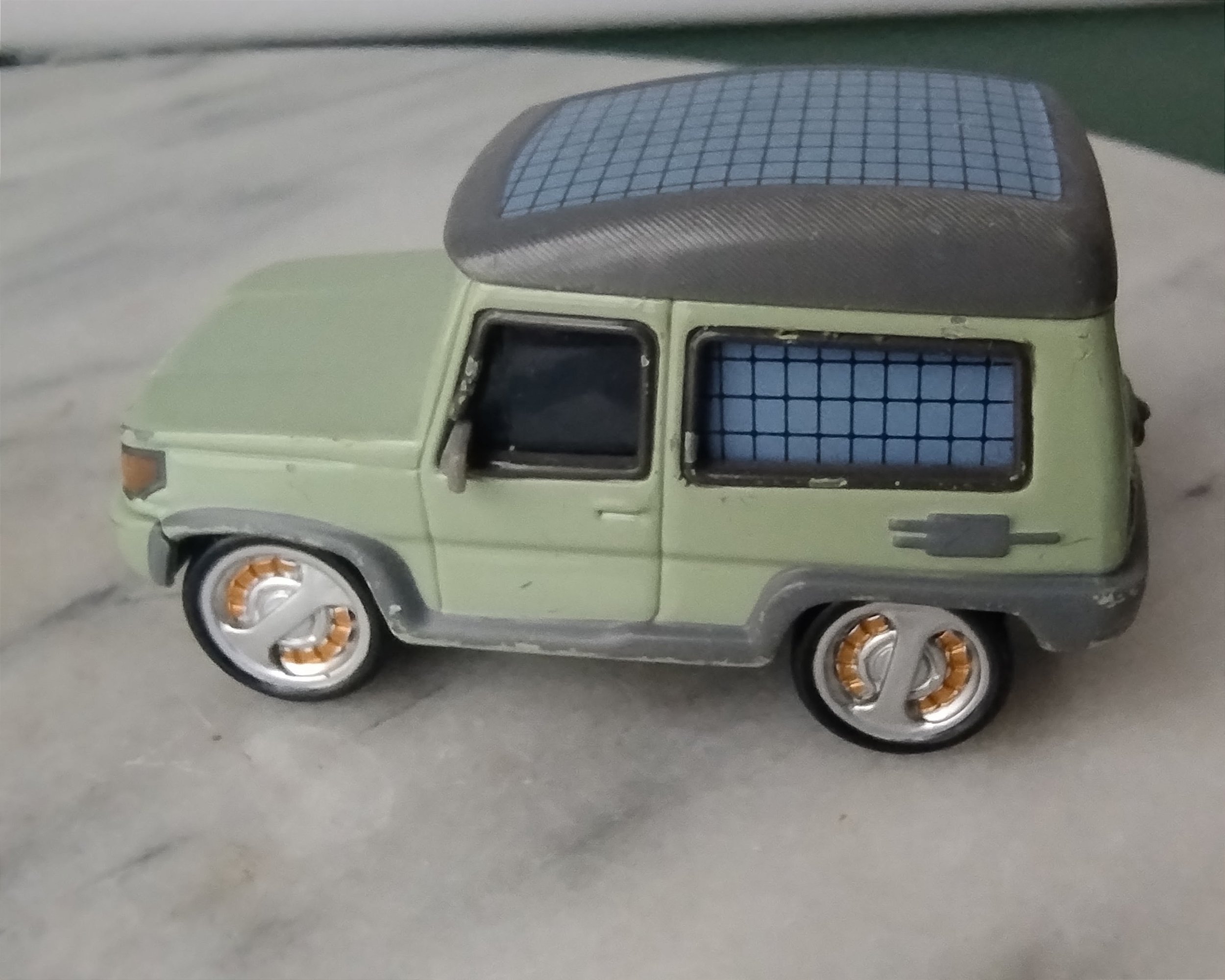 Miniatura Disney Cars Miles Axlerod Verde claro - Taffy Shop - Brechó ...
