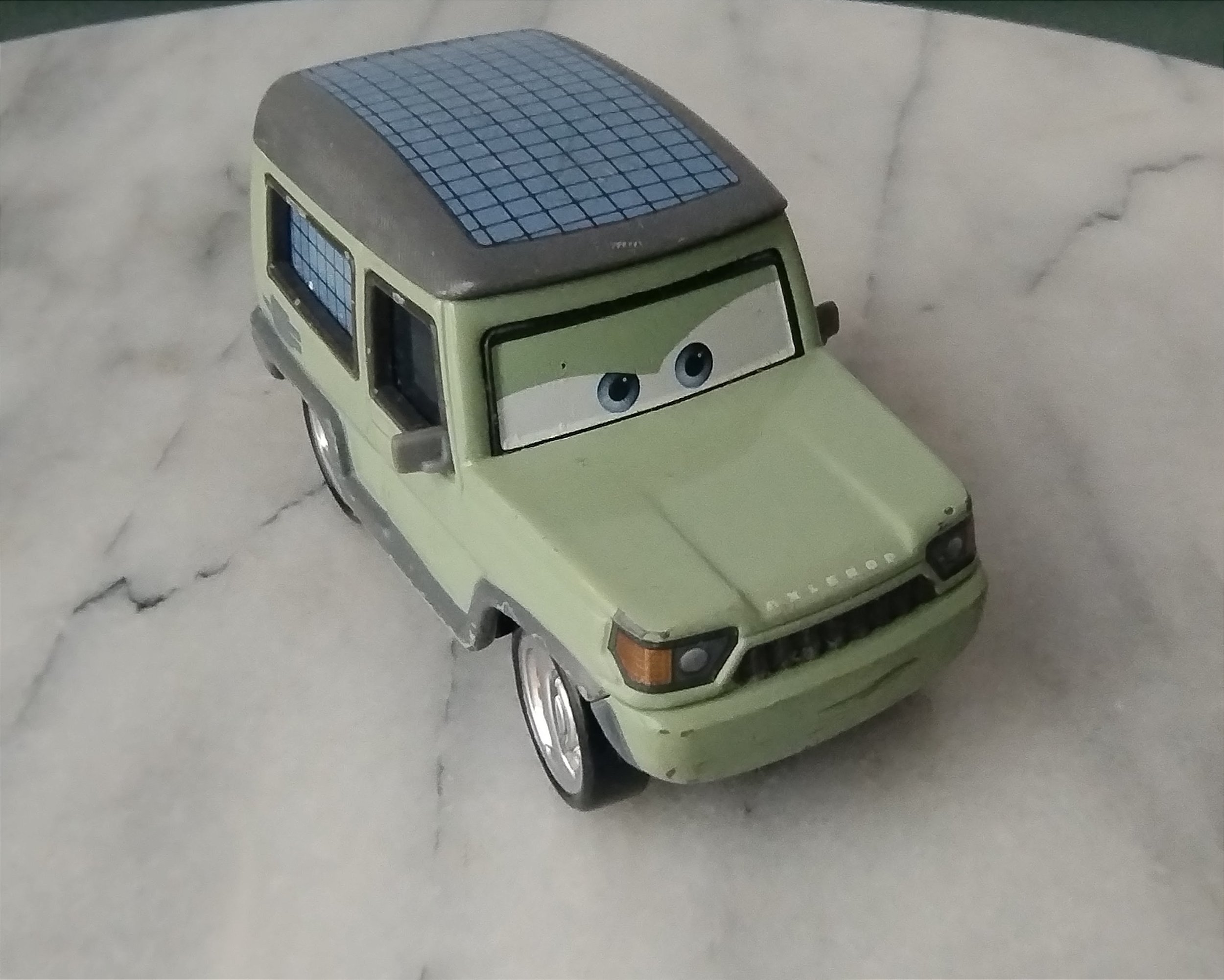Miniatura Disney Cars Miles Axlerod Verde claro - Taffy Shop - Brechó ...