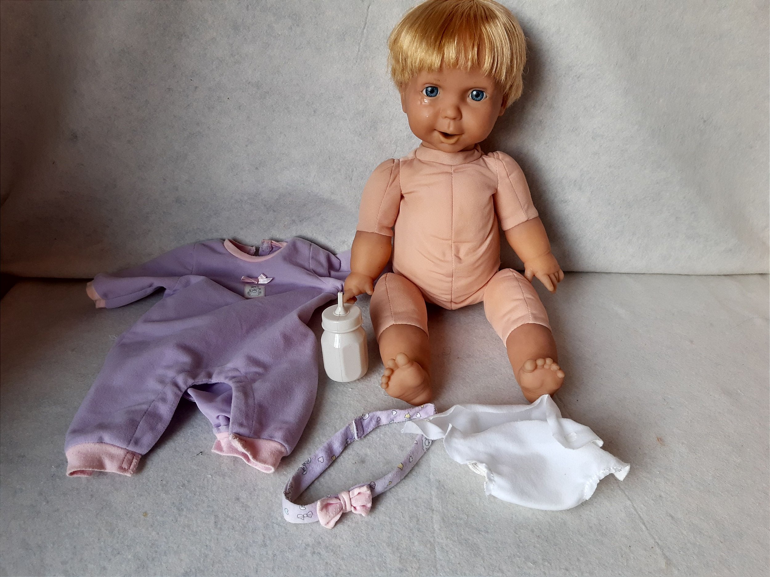 Boneca miracle Baby Mattel com tiara original mamadeira não original da ...