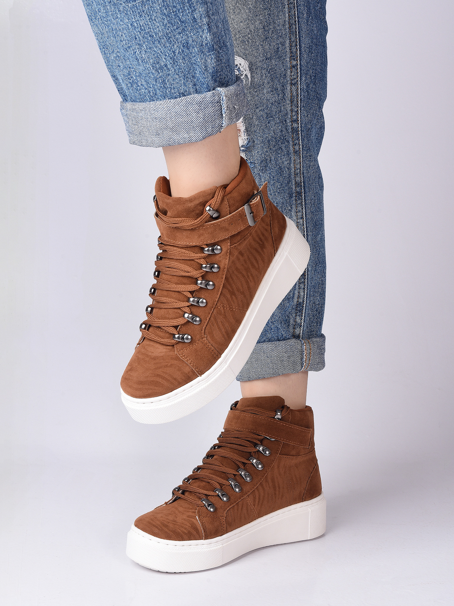 Tênis Botinha com Detalhes em Zebra - Casual, Bonito e Moderno - Salook ...