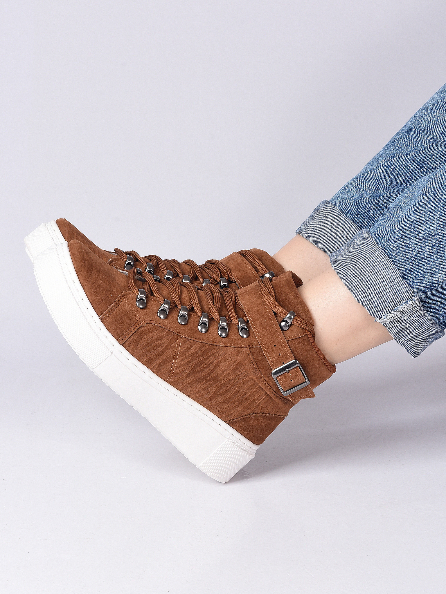 Tênis Botinha com Detalhes em Zebra - Casual, Bonito e Moderno - Salook ...