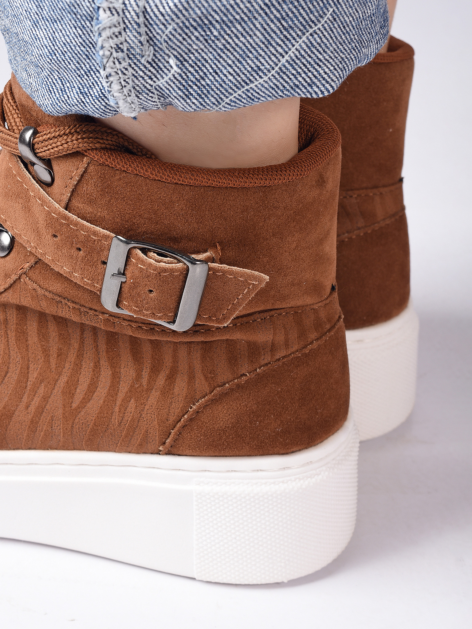 Tênis Botinha com Detalhes em Zebra - Casual, Bonito e Moderno - Salook ...