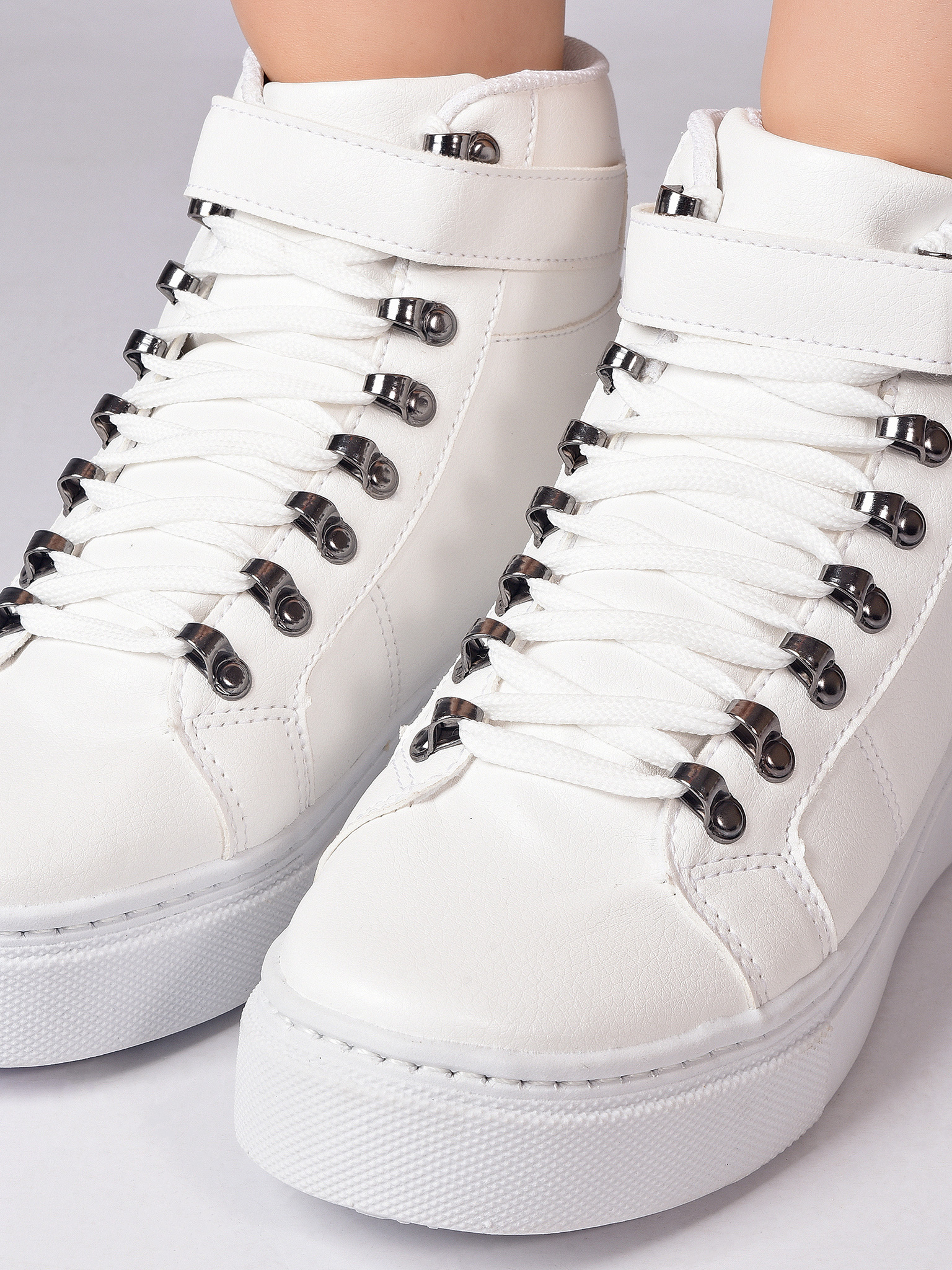 Tênis Botinha Branco: Solado Branco, Casual e Moderno - Salook Calçados