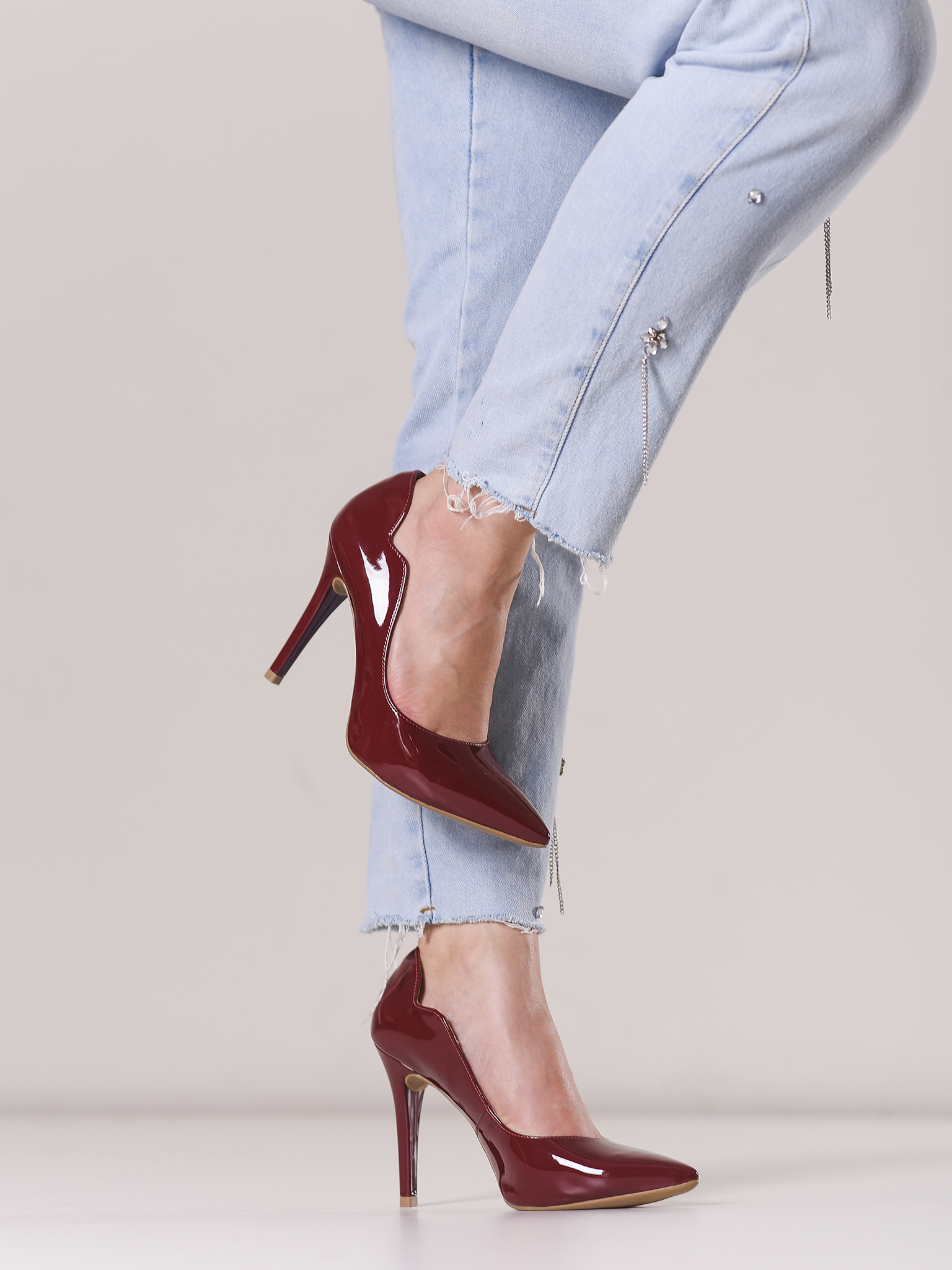Scarpin Burgundy Verniz - Elegância e Modernidade com Salto Alto Fino ...