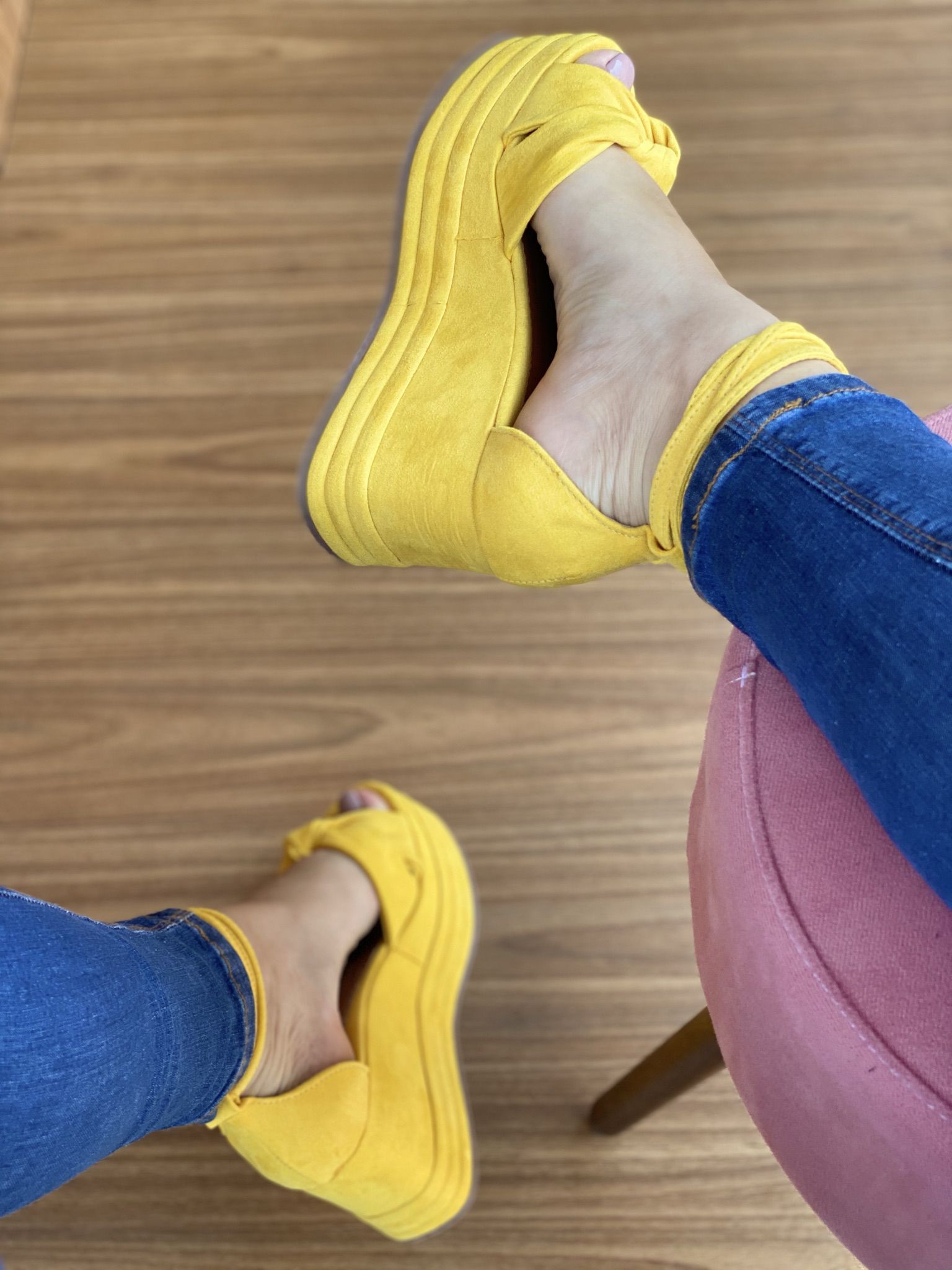 Sandália Anabela Amarelo: Estilo Vibrante e Conforto - Salook Calçados