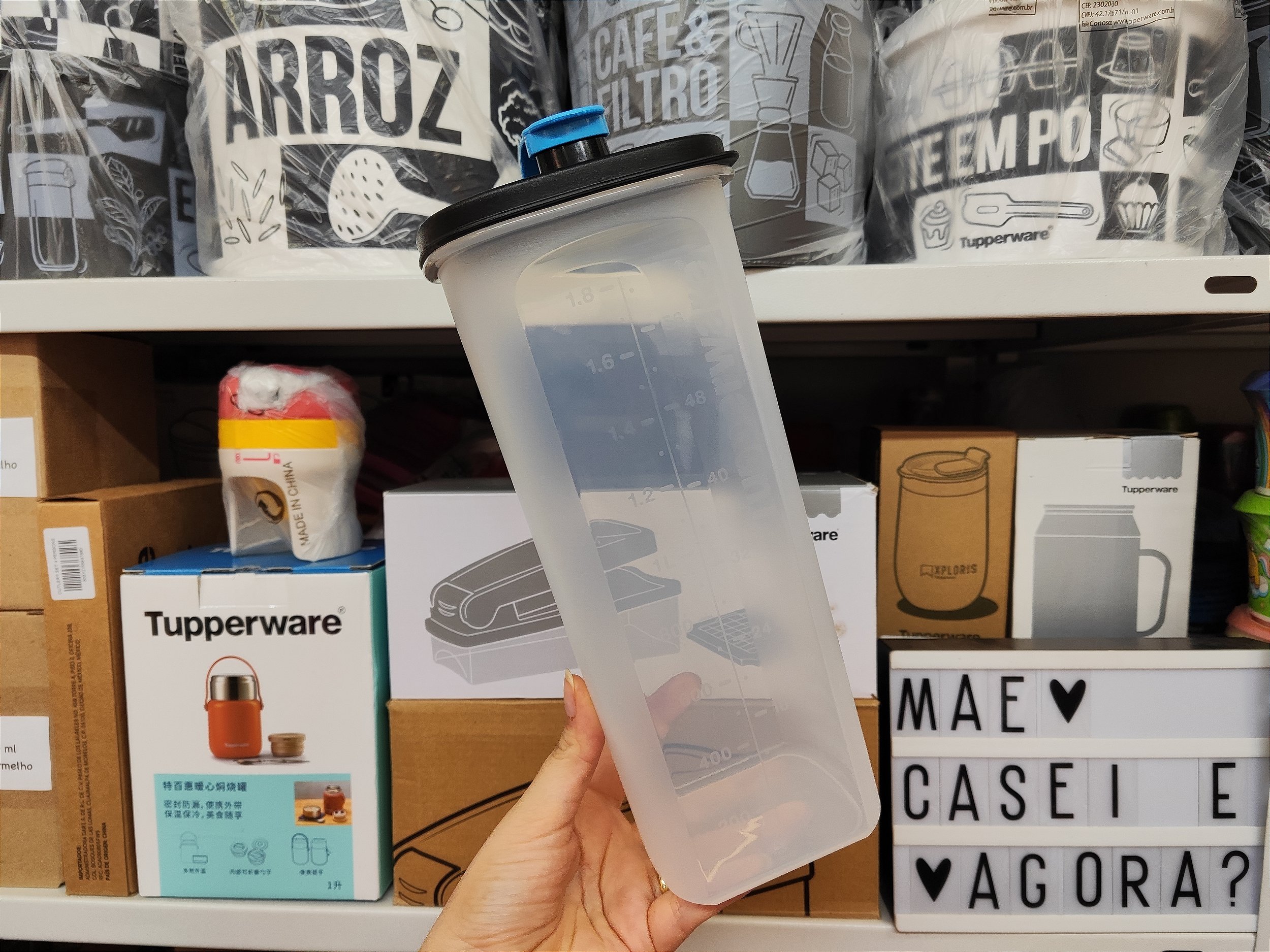 Tupperware Tupper Slim 2 Litro Transparente com Tampa Preta e Azul ...