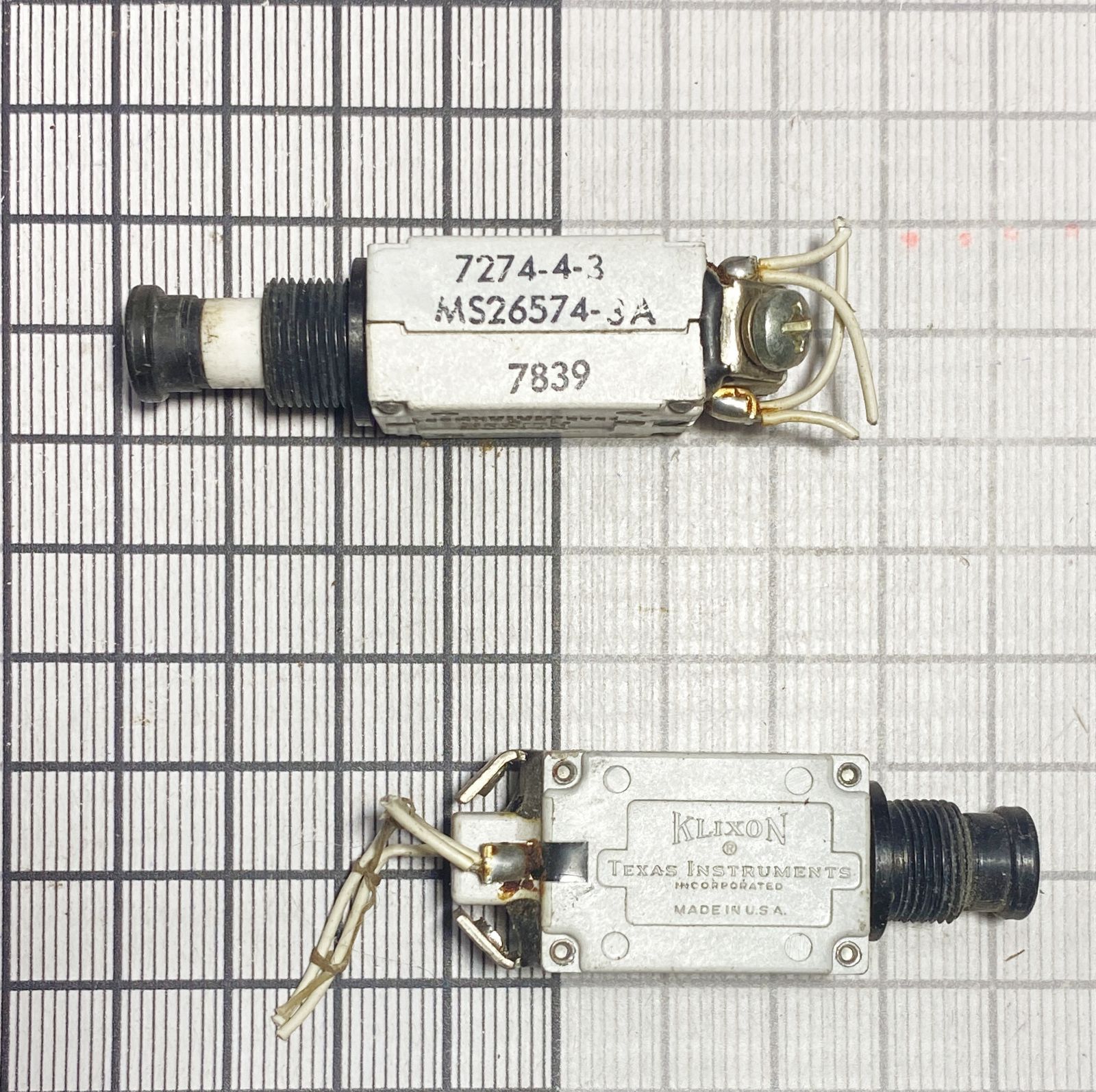 DISJUNTOR 3 AMP - MS26574-3A - Fibraer
