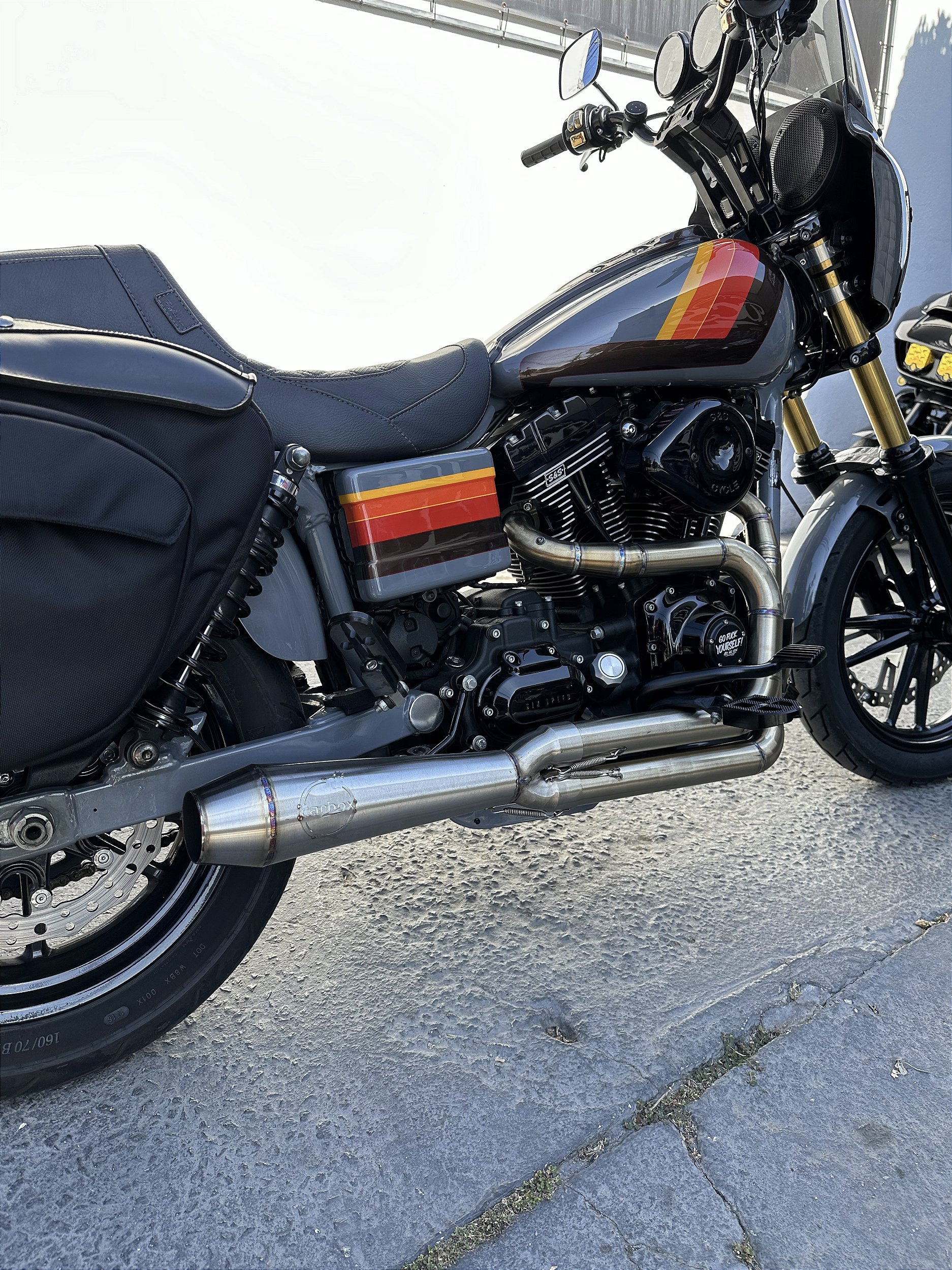 HI+FLO Series - Escapamento 2X1 Dynamite Crew - Dyna 06+ - Dynamite Crew