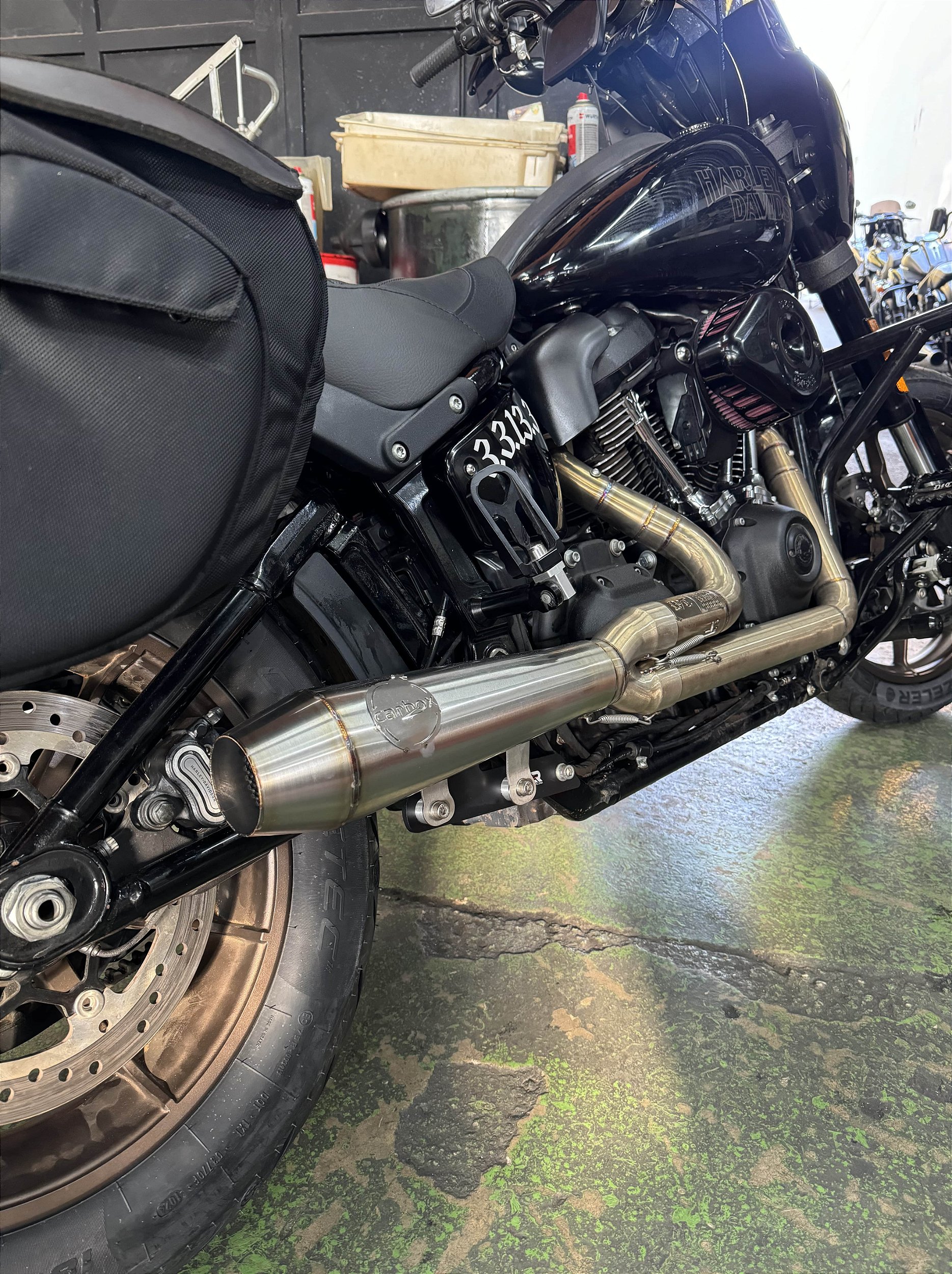 HI+FLO Series - Escapamento 2X1 Dynamite Crew - Softail 18-UP - Dynamite Crew