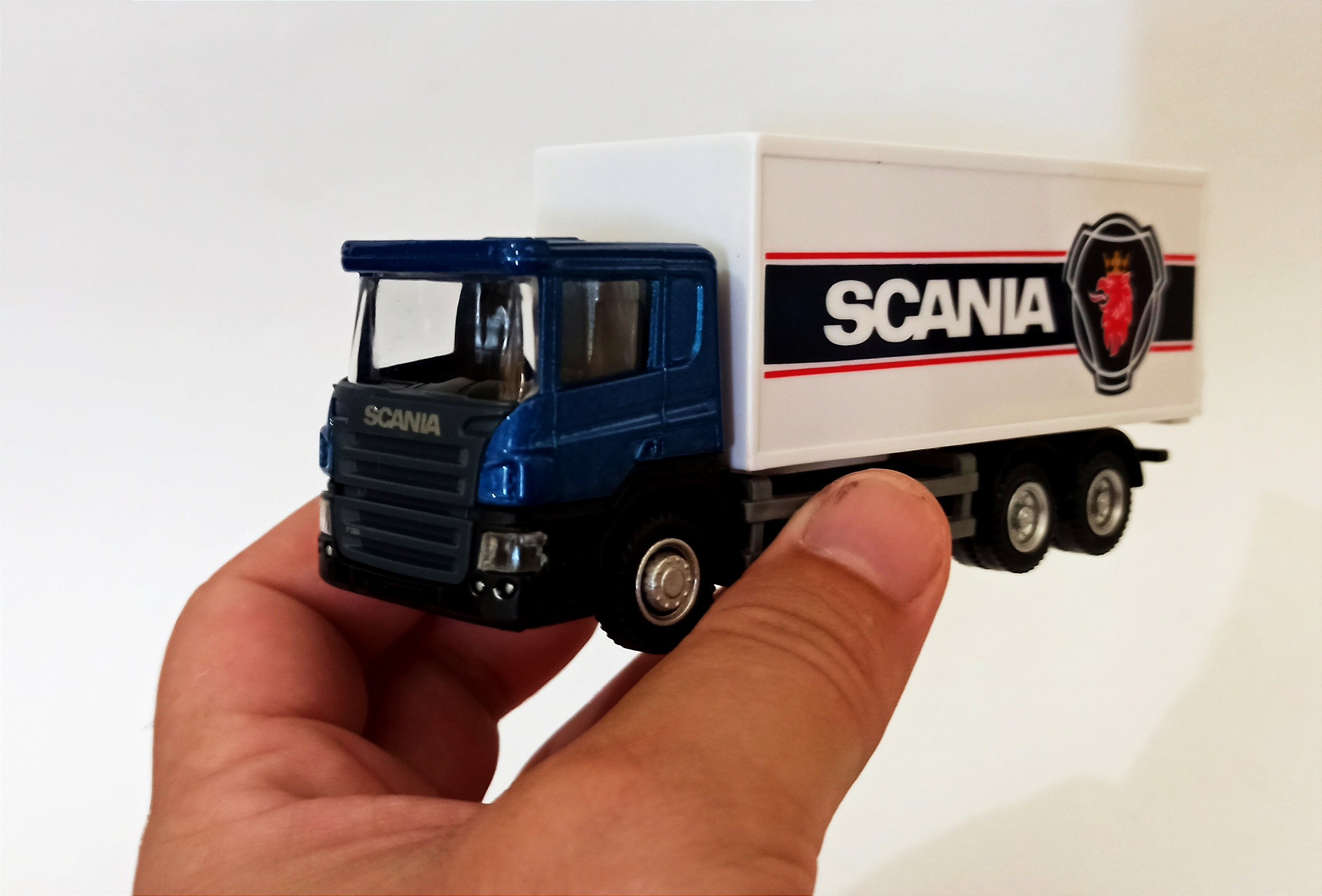 Miniatura De Caminhão Scania P360 Series no Baú Exclusiva 1/64 - EduBus ...