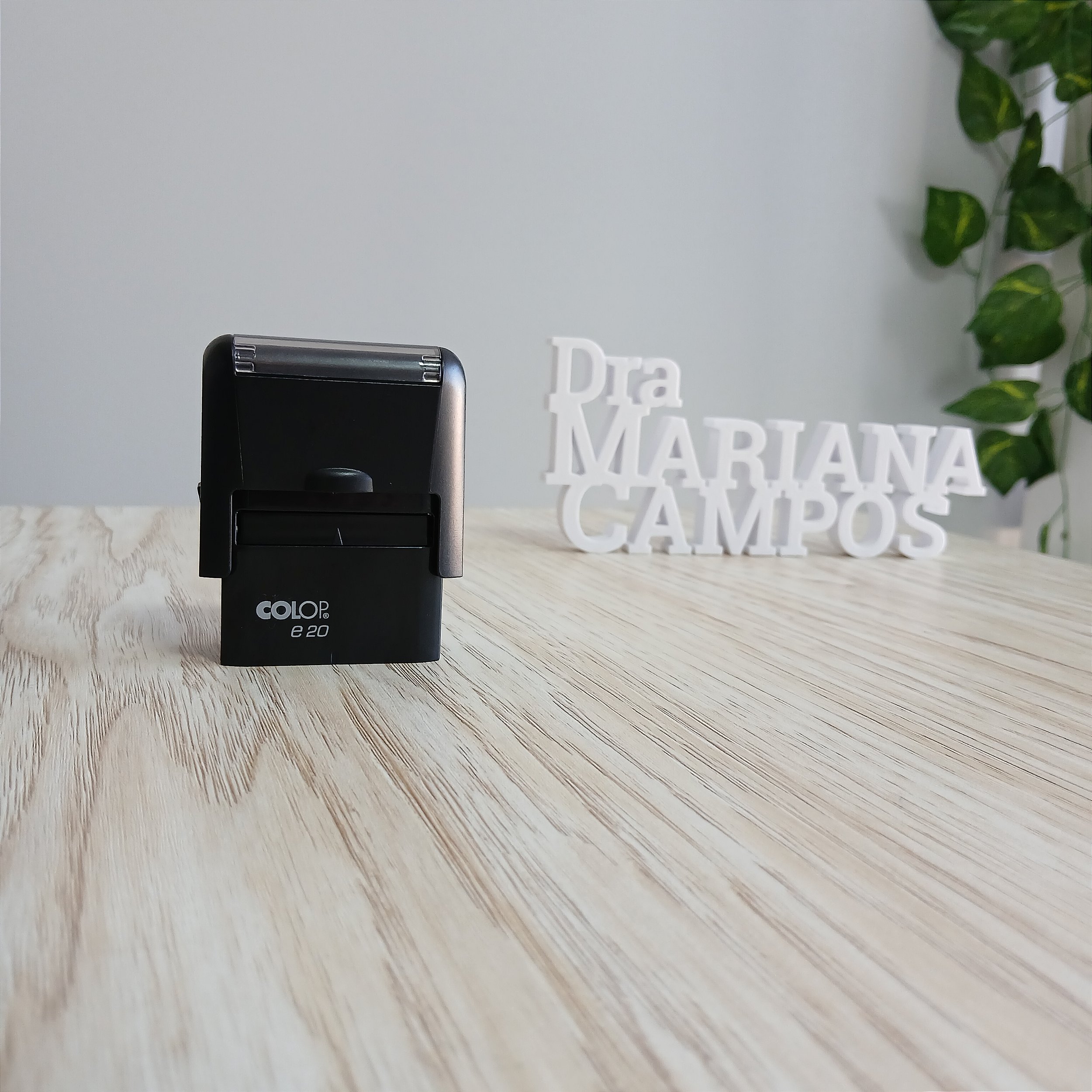 Carimbo Colop C20 + Letreiro de Mesa Branco - Doutor Carimbos LTDA