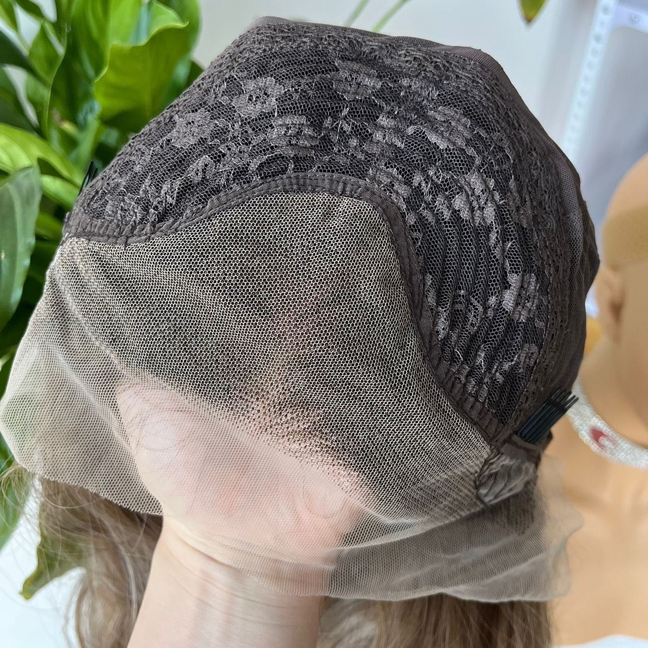 LACE FRONT KAMILLA CARAMELO COM MECHAS - Perucas Martinez