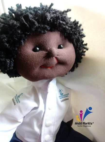 Boneco de Pano com Lábio Leporino - Ateliê Marilita Família Terapêutica