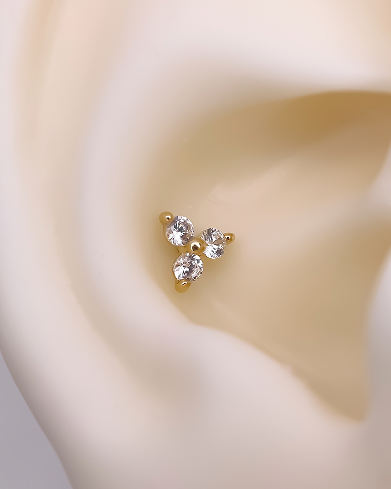 Piercing Labret com Trinity de Zircônias - Ouro 14k - Loka do Piercing | A sua Joalheria ...