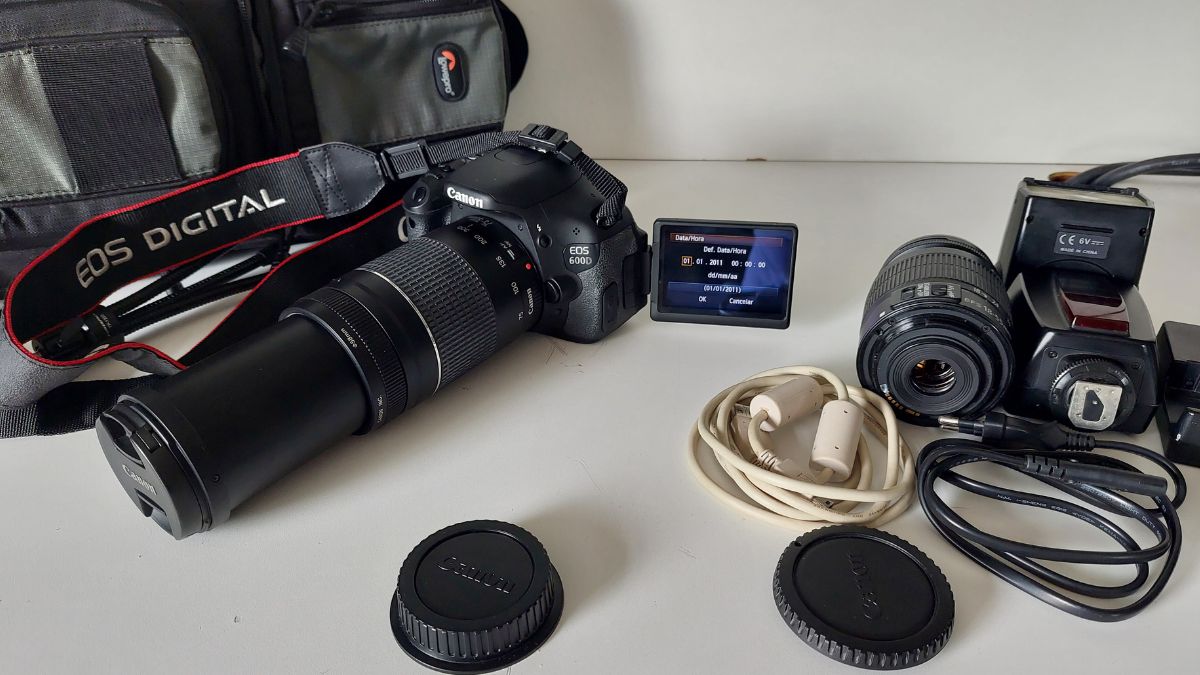 Máquina Fotográfica Profissional Cânon T3i- 600d Importada kit com ...
