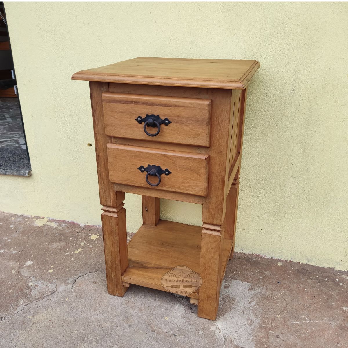 Mesa de Cabeceira 2 Gavetas em Madeira de Demolição | Sudeste - Sudeste ...