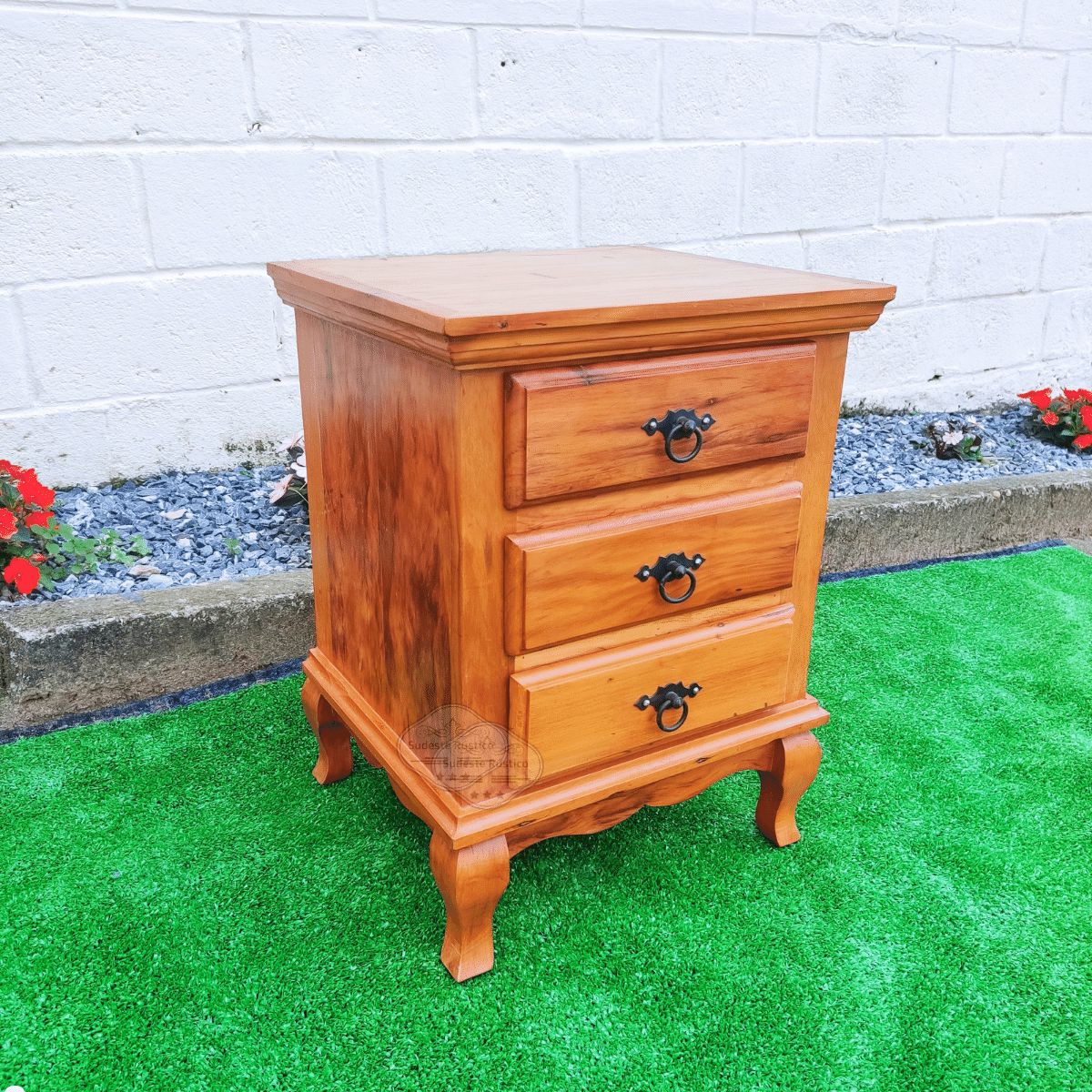 Mesa de Cabeceira Criado Mudo 3 Gavetas com Pé Luiz XV Madeira de ...