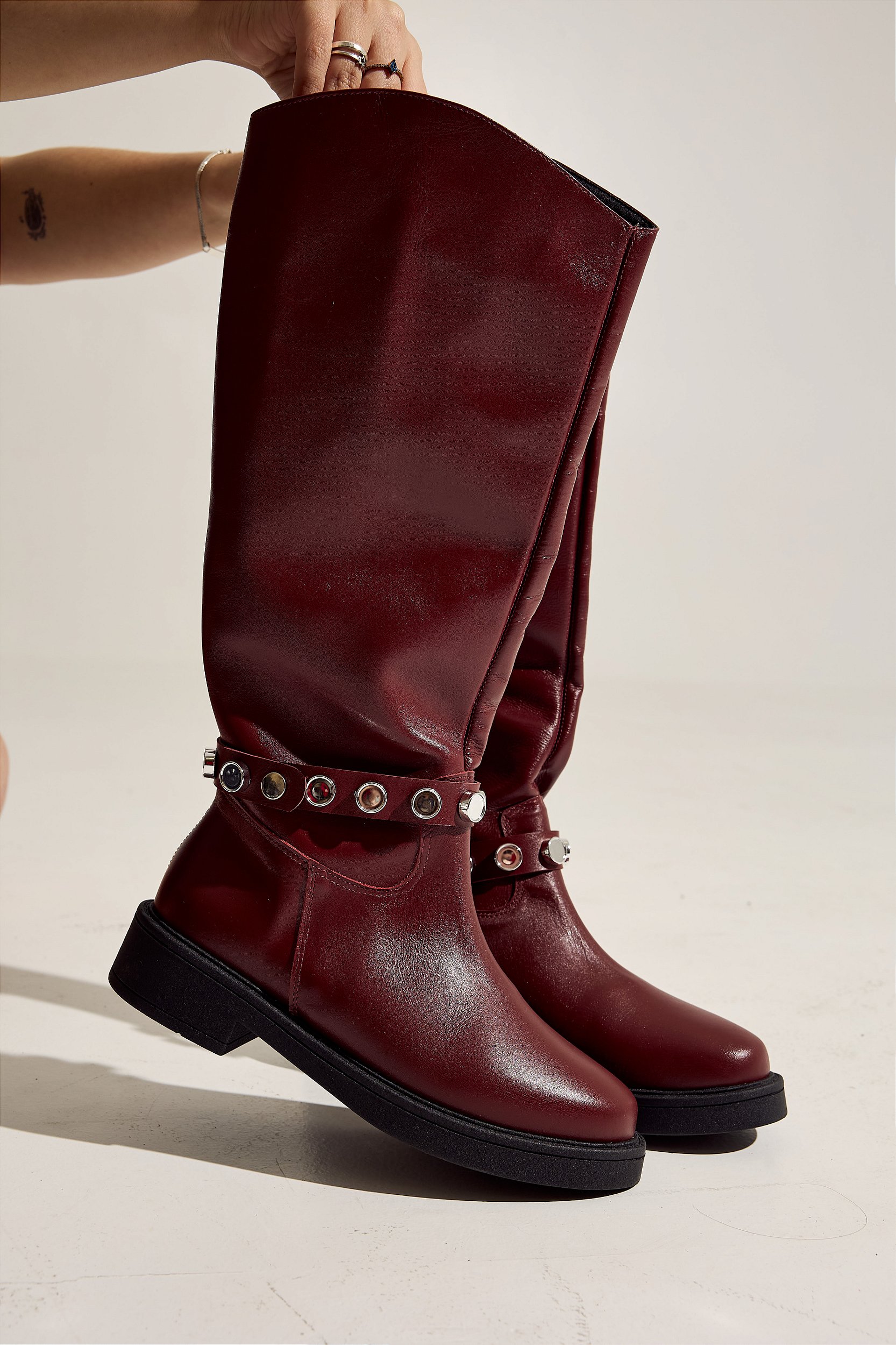 Bota Feminina Cano Longo Couro Amora (Bordo) - USE HITZZ