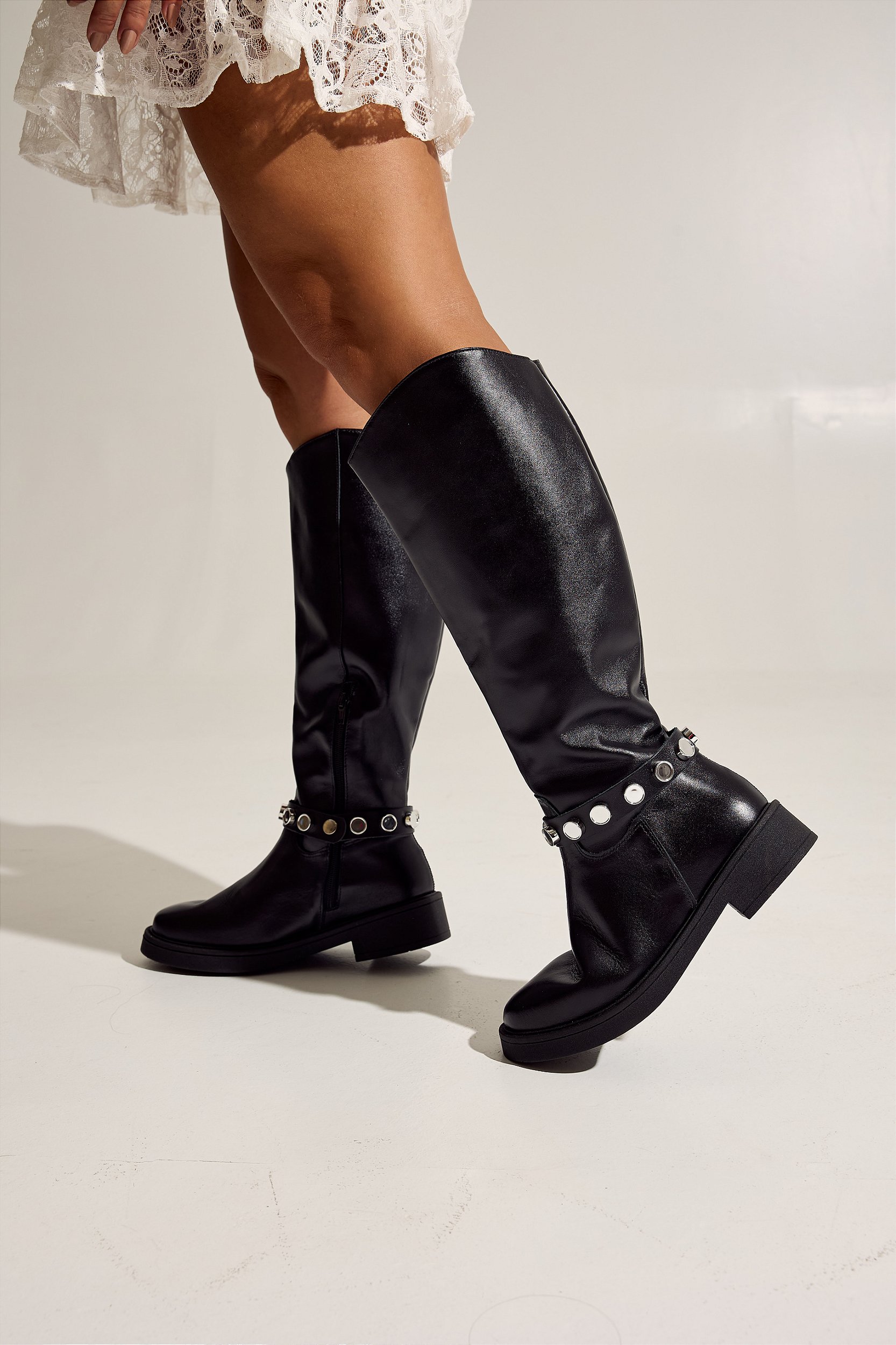 Bota Feminina Cano Longo Couro Amora (Preta) - USE HITZZ