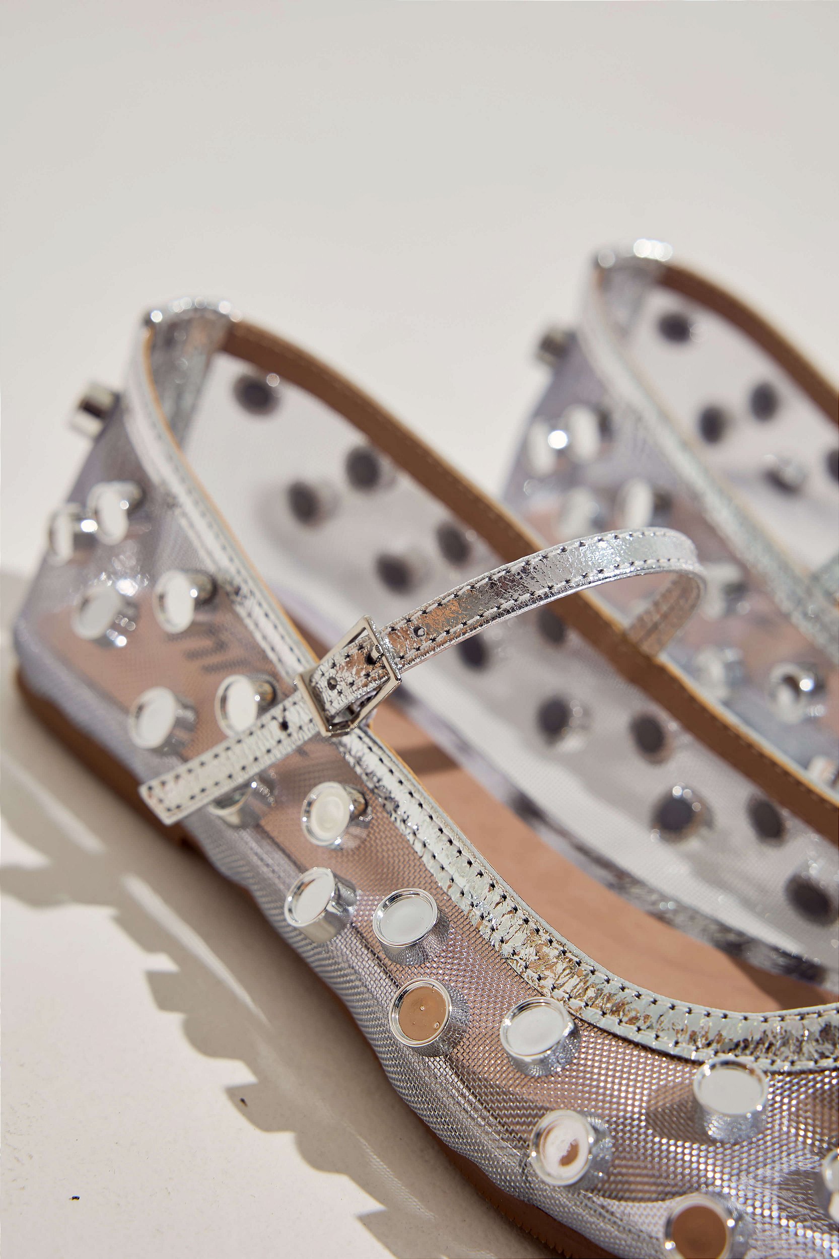 Sapatilha Feminina Bico Quadrado Tela Aplicações Blair (Prata) - USE HITZZ