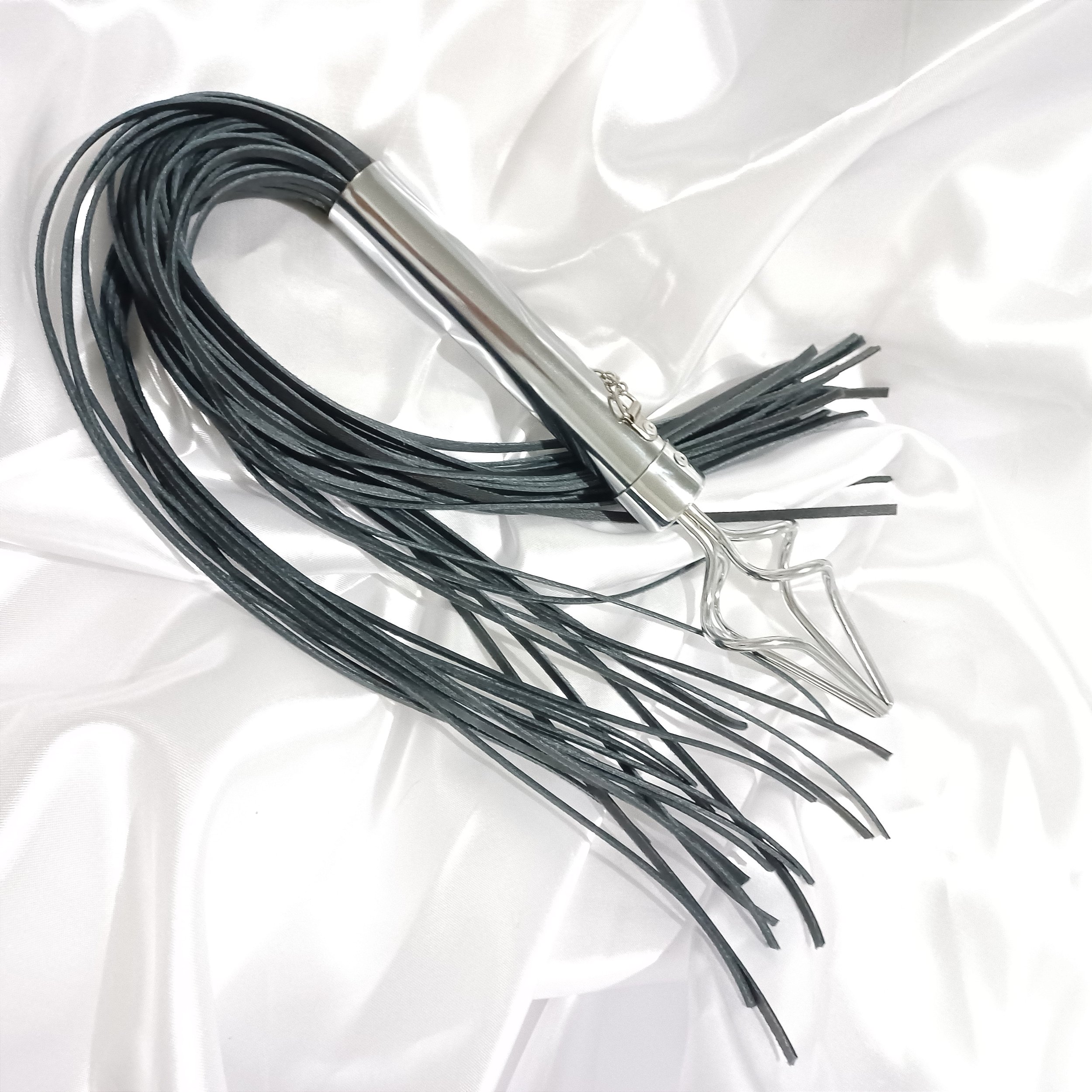 Flogger Majesty | Imponente e Luxuoso para BDSM | BDSM Luxury - BDSM Luxury