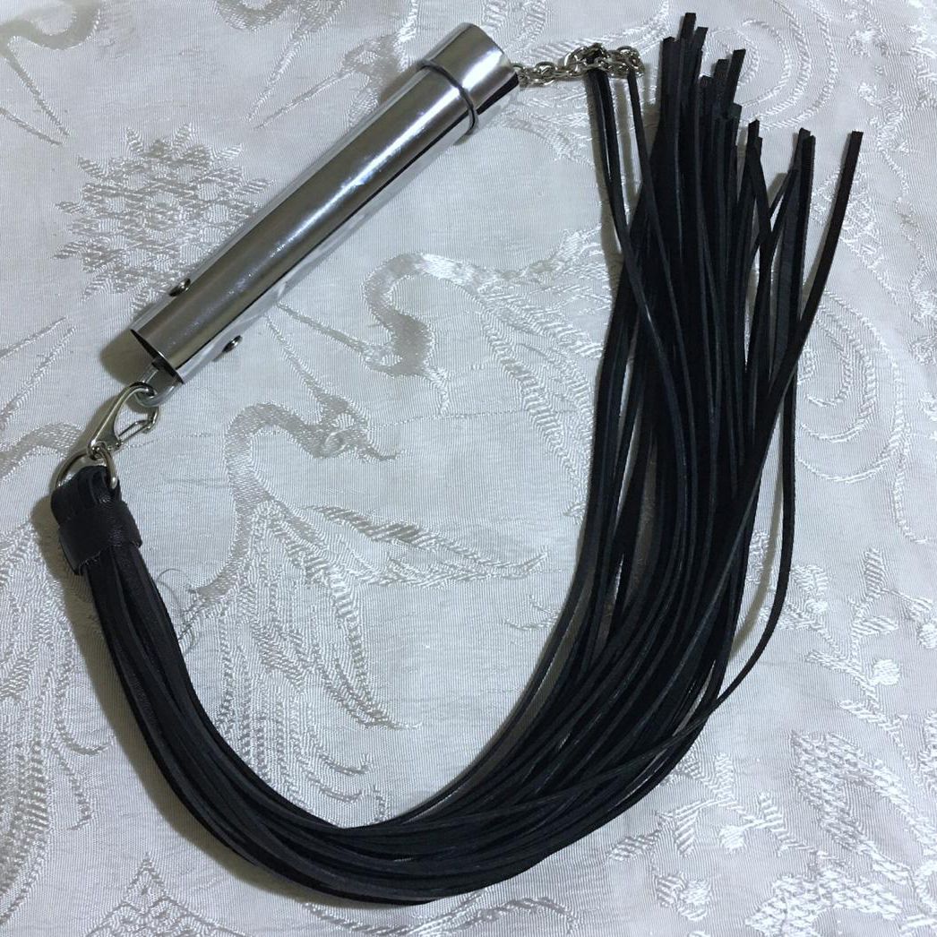 Flogger Articulado Destacável em Couro | Versatilidade e Praticidade ...