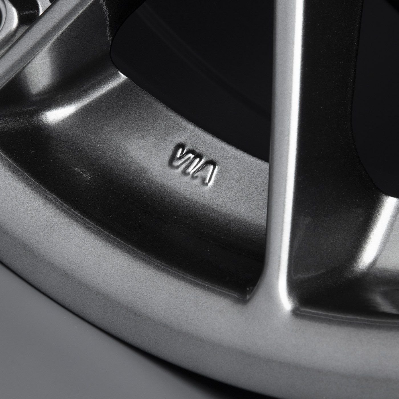 Rodas Esportivas APEX ARC-8 Hyper Black 5x120 18x8,5 ET38 - 18x9,5 ET58 ...