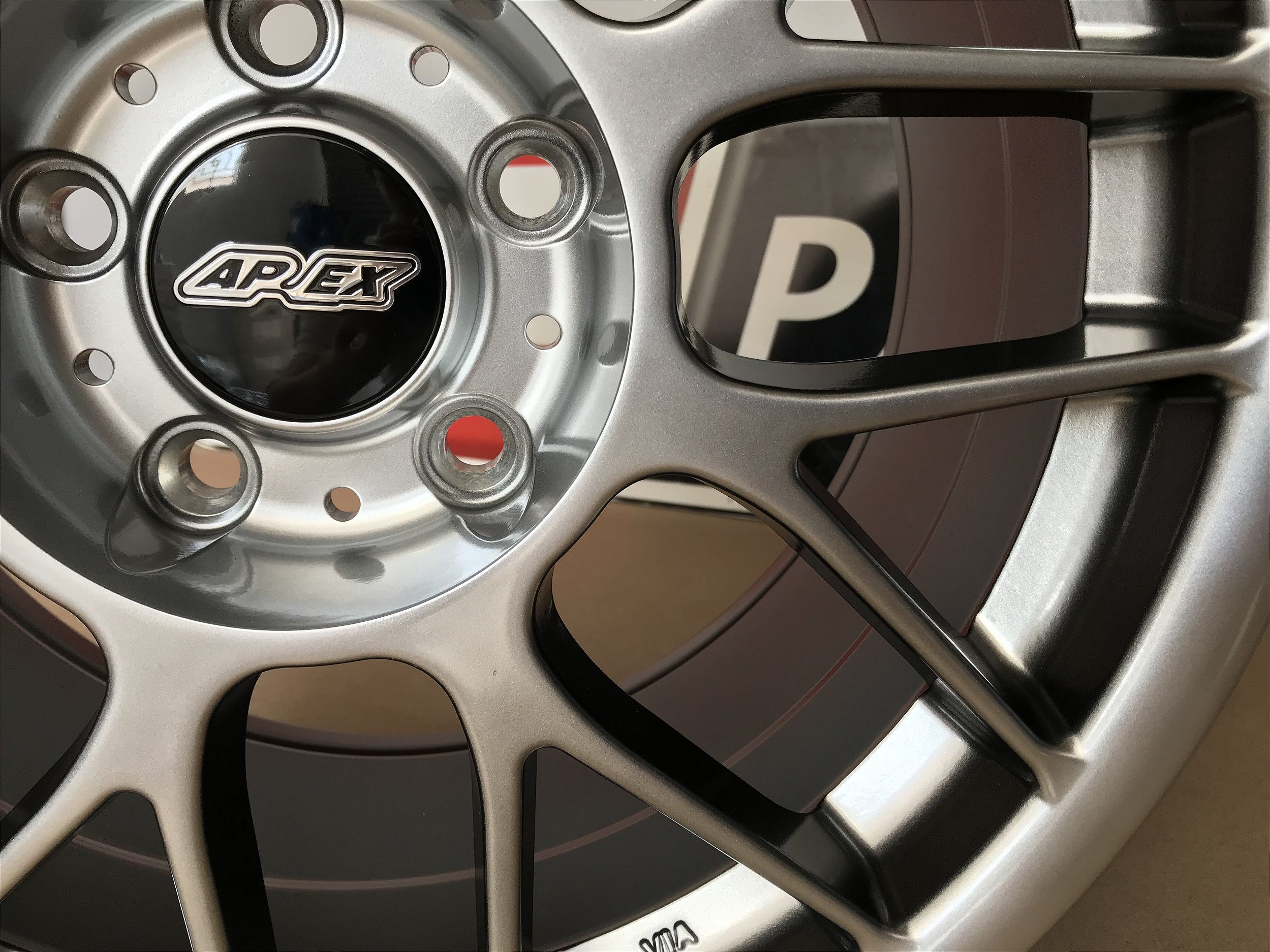 Rodas Esportivas APEX ARC-8 Hyper Black 5x120 17x8,5 ET40 - 17x9 ET42 ...