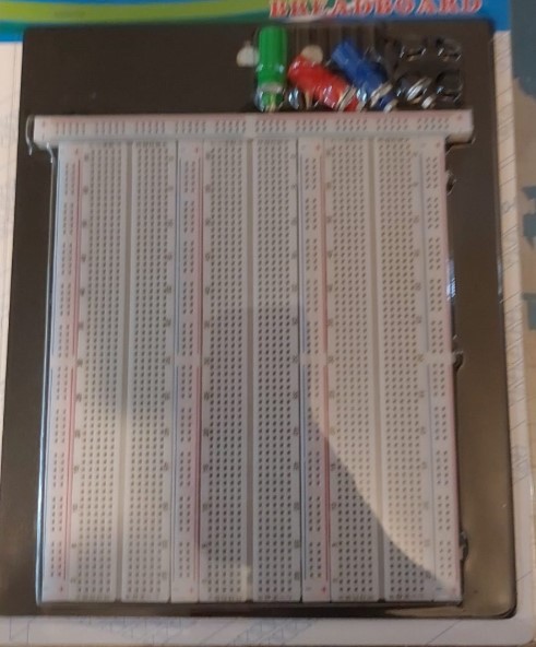 PROTOBOARD 2390 PONTOS COM BASE METÁLICA - ARDUCORE - Robótica ...