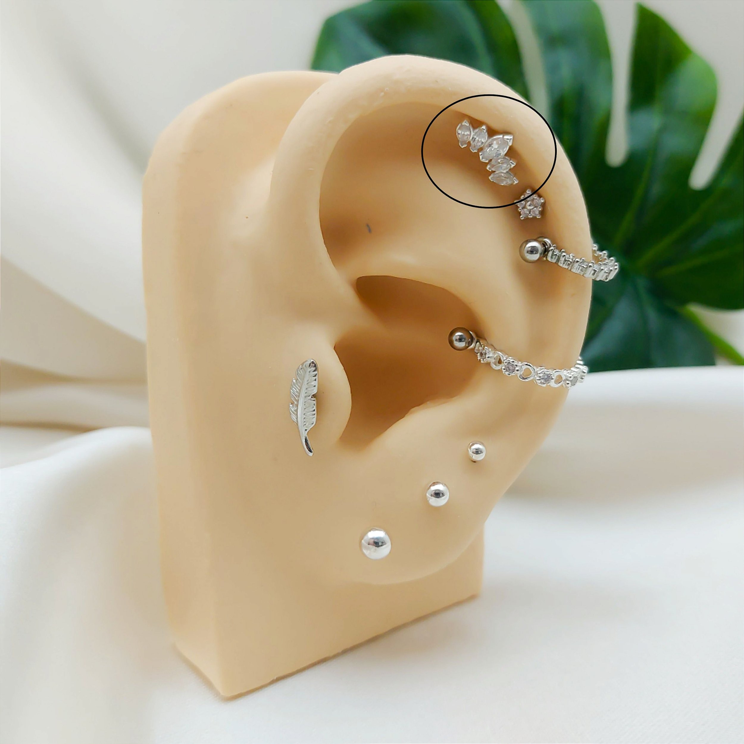 Piercing Cluster Pedras Topo Prata E Haste Aço Cirúrgico - SegundoFuro.com