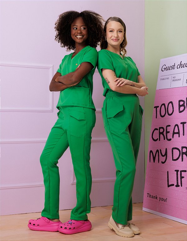 Scrub Feminino Sophia Verde Pantone | Dra. Charm - Dra. Charm