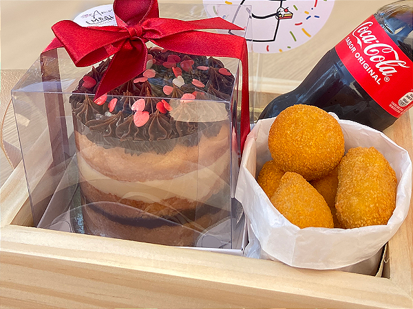 Cesta café da manhã mini com bolo - Amor Embalado Confeitaria - Amor ...