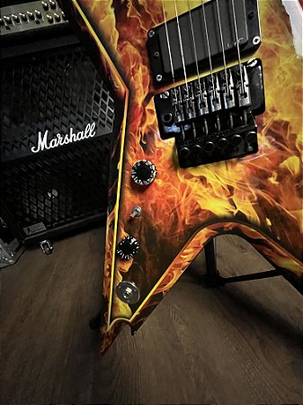 Guitarra Dean Razorback Dimebag Darrell Canhoto C/ CASE - Crunch Music
