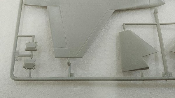 Sucata - Árvore do modelo Lockheed XF-35 JSF Prototype da Italeri - 1/ ...