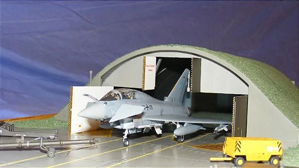 Revell - Diorama Set Eurofighter Typhoon & Shelter/Groundplate & Ground ...