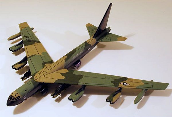 MONOGRAM - B-52 STRATOFORTRESS - 1/72 - HTC - MODELISMO